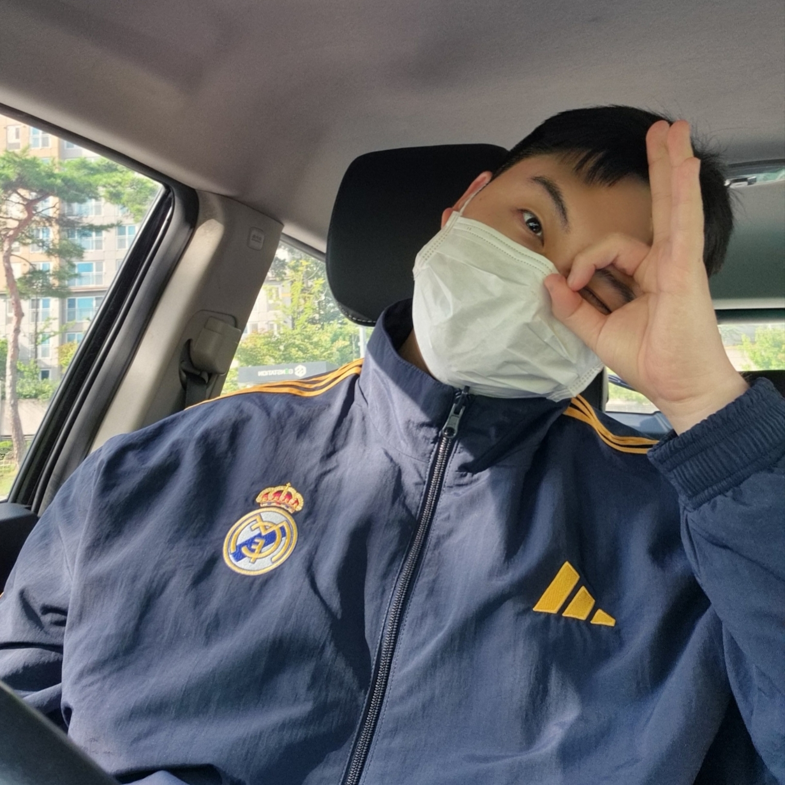 carlostev (@carlostev) 님의 게시물 | KREAM