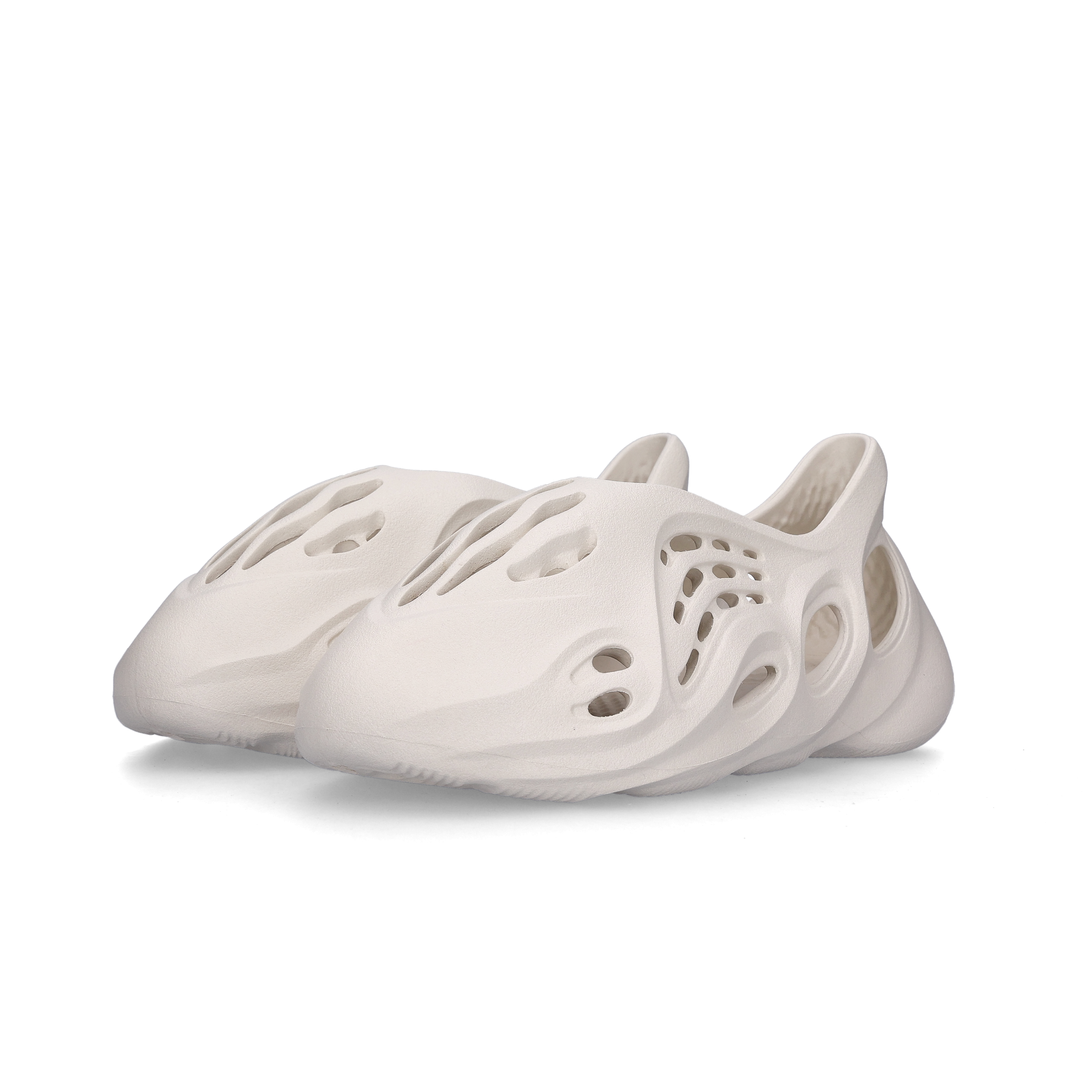 아디다스 이지 폼 러너 아라랏 | KREAM