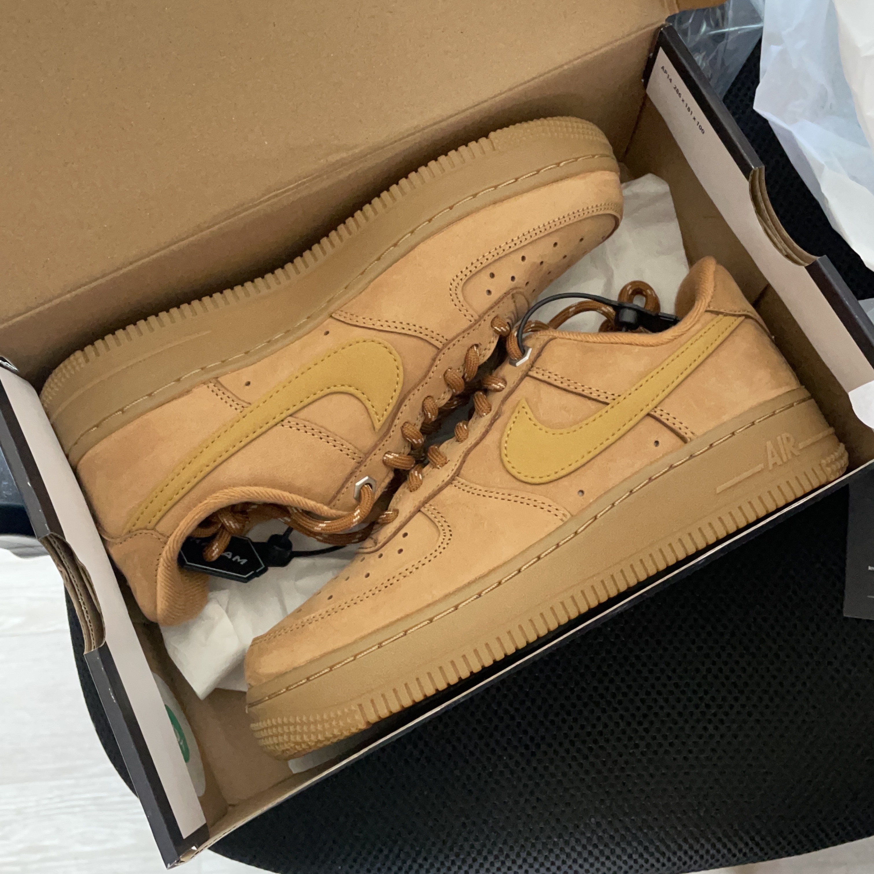 발볼넓은 225녀 230구매 | KREAM