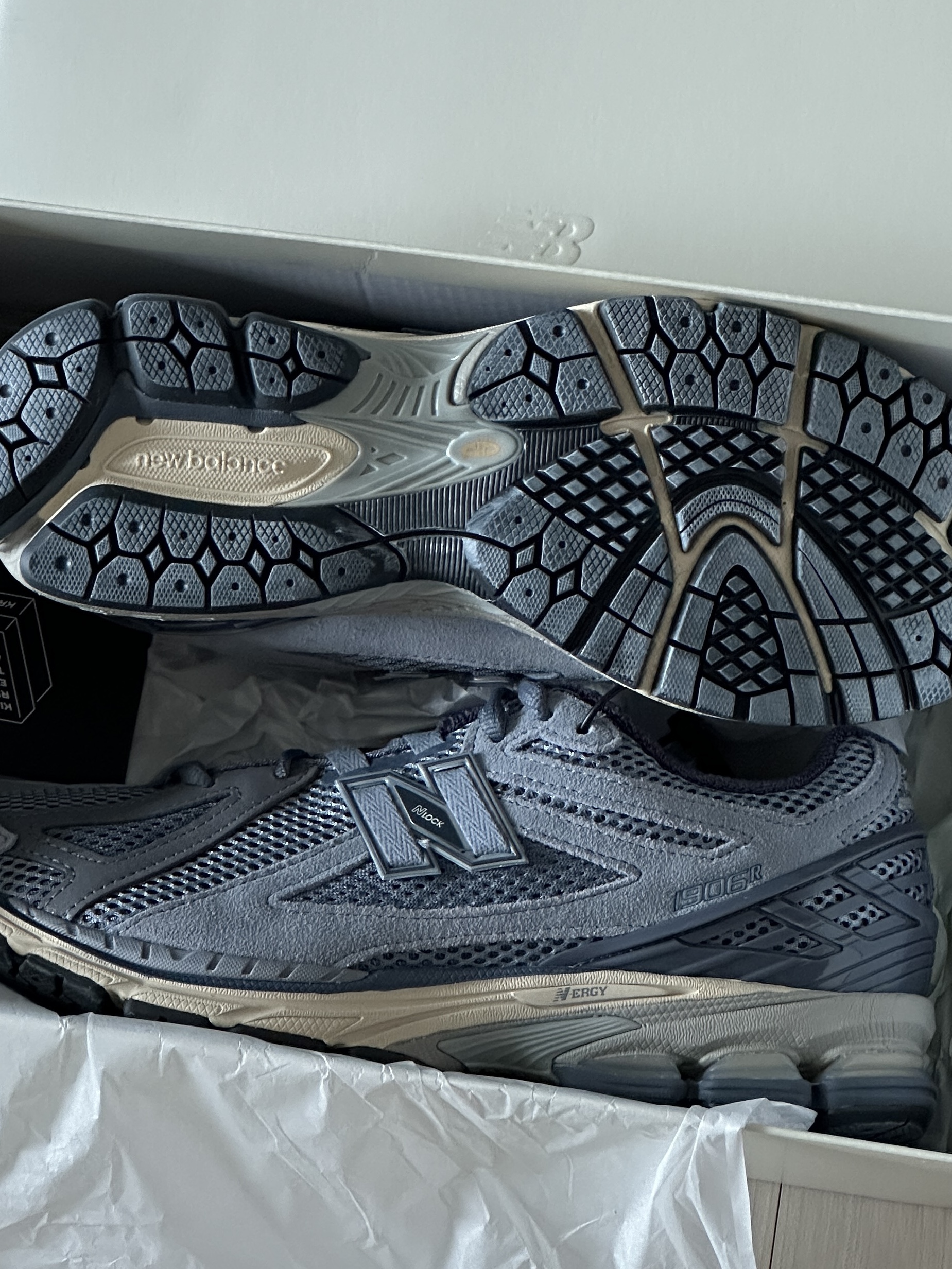 뉴발란스 x 오라리 1906R | KREAM