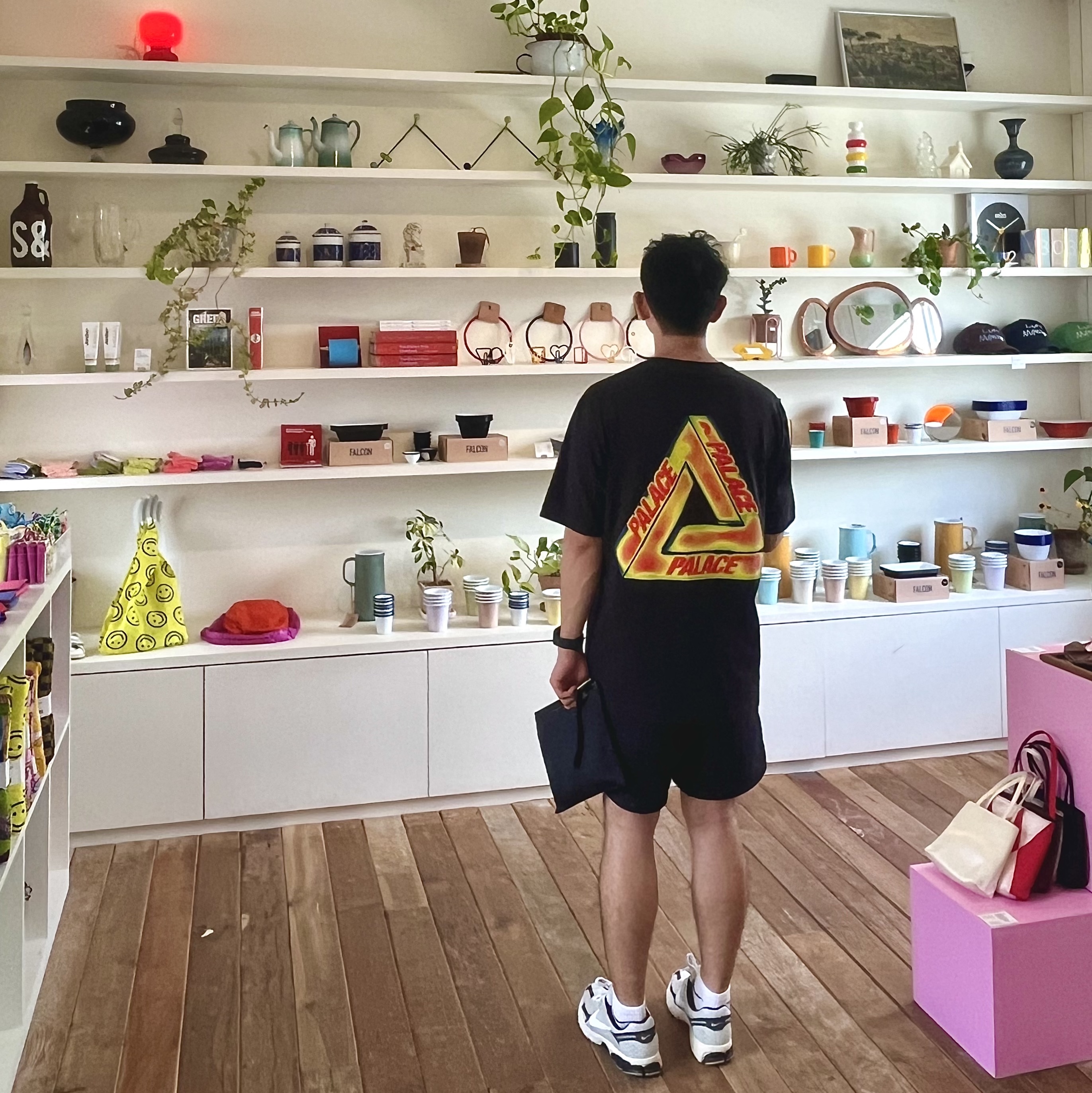 상의 L , 하의 M , 신발 260 | KREAM