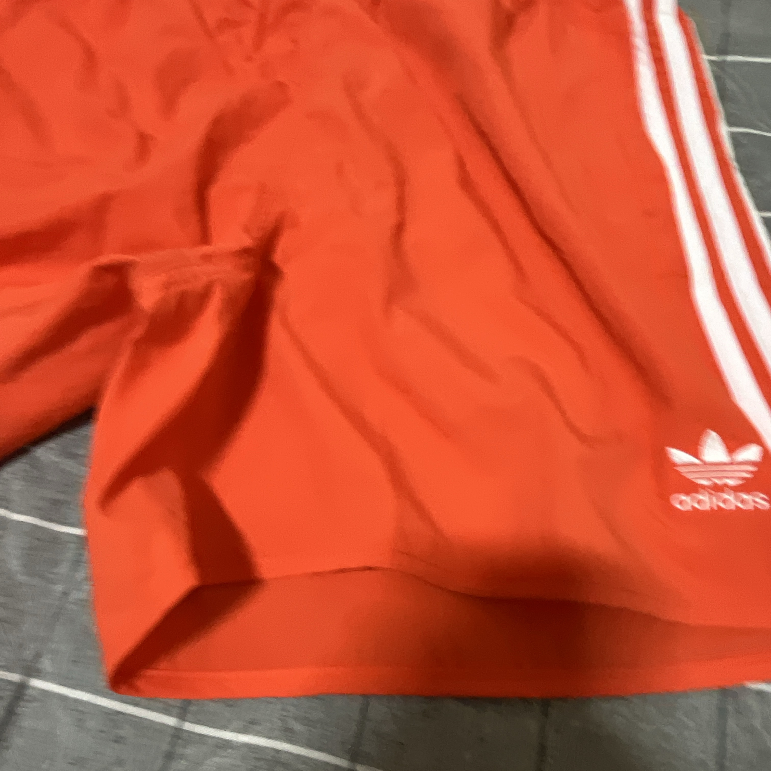 색깔이 사진하고 아예달라요 | KREAM