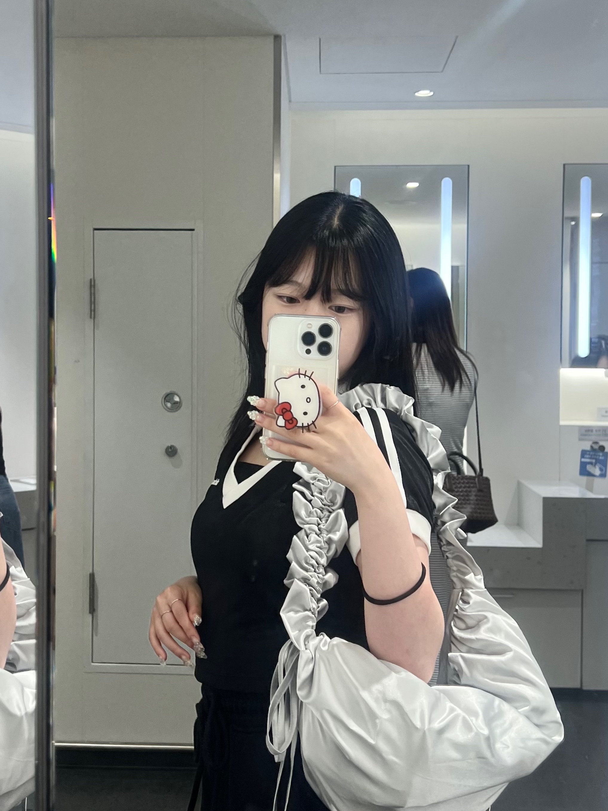 ྀི (@kitty._.sxyexn) 님의 게시물 | KREAM