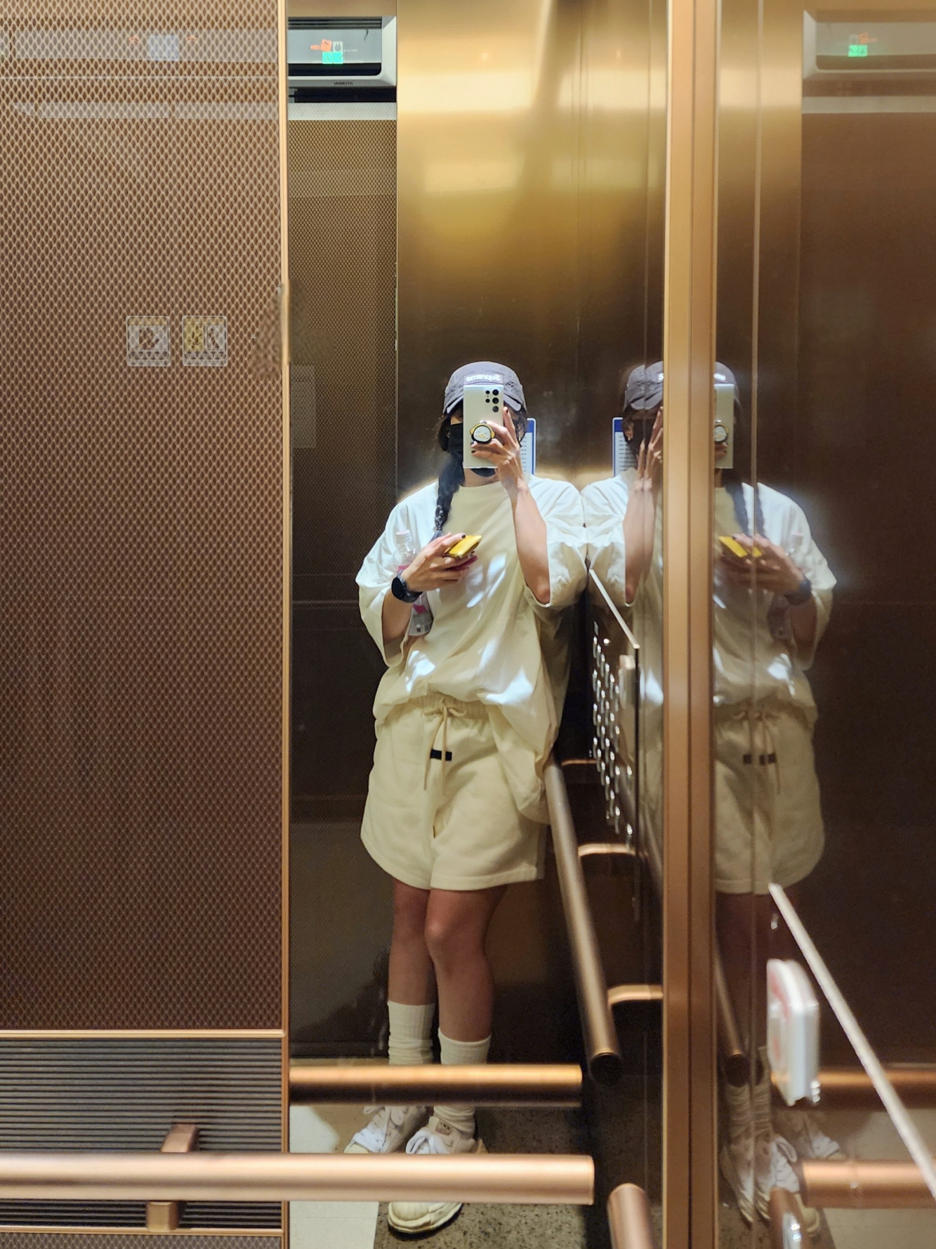 (@dong2yi) 님의 게시물 | KREAM