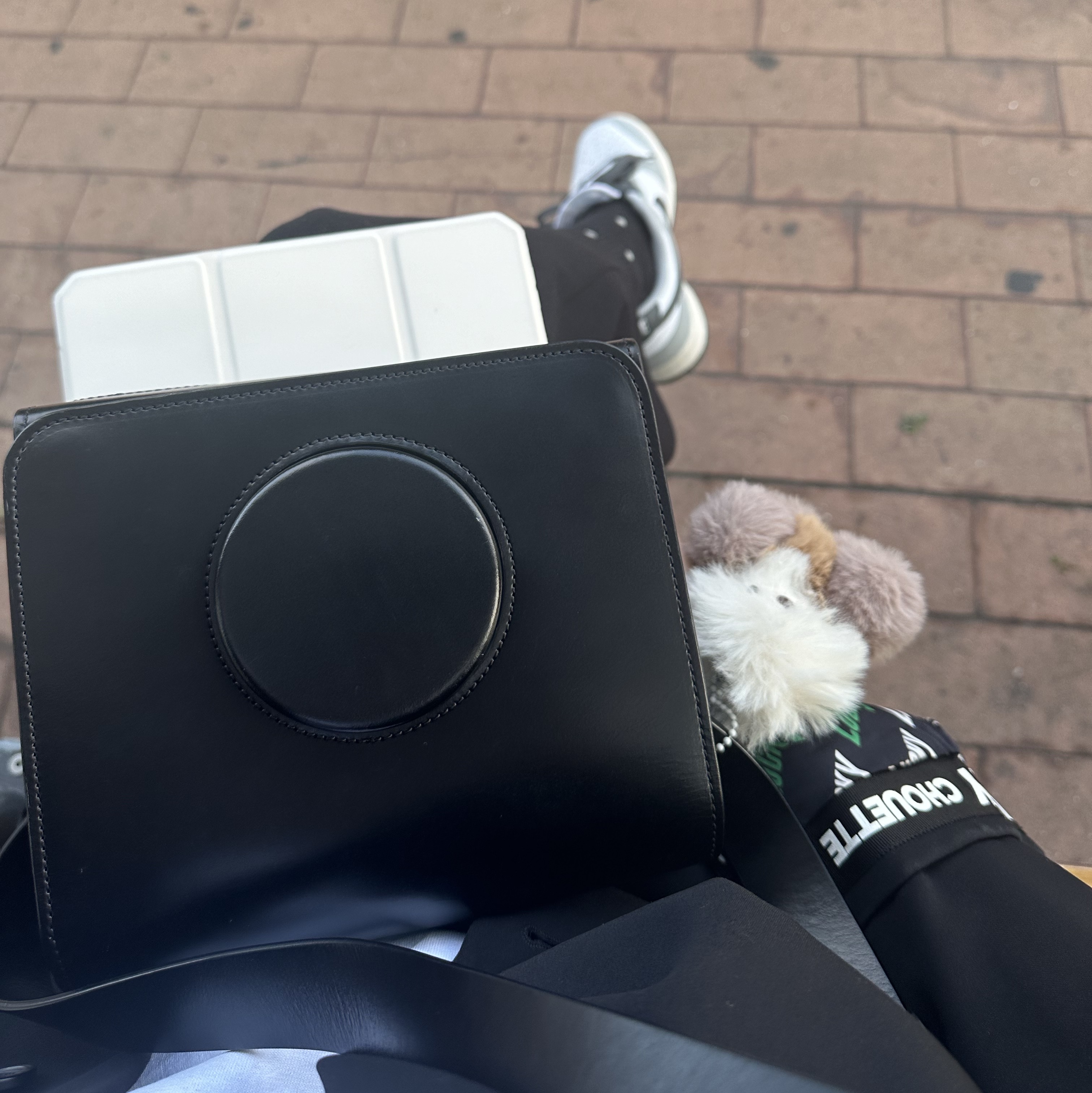 무채색코디🖤 | KREAM