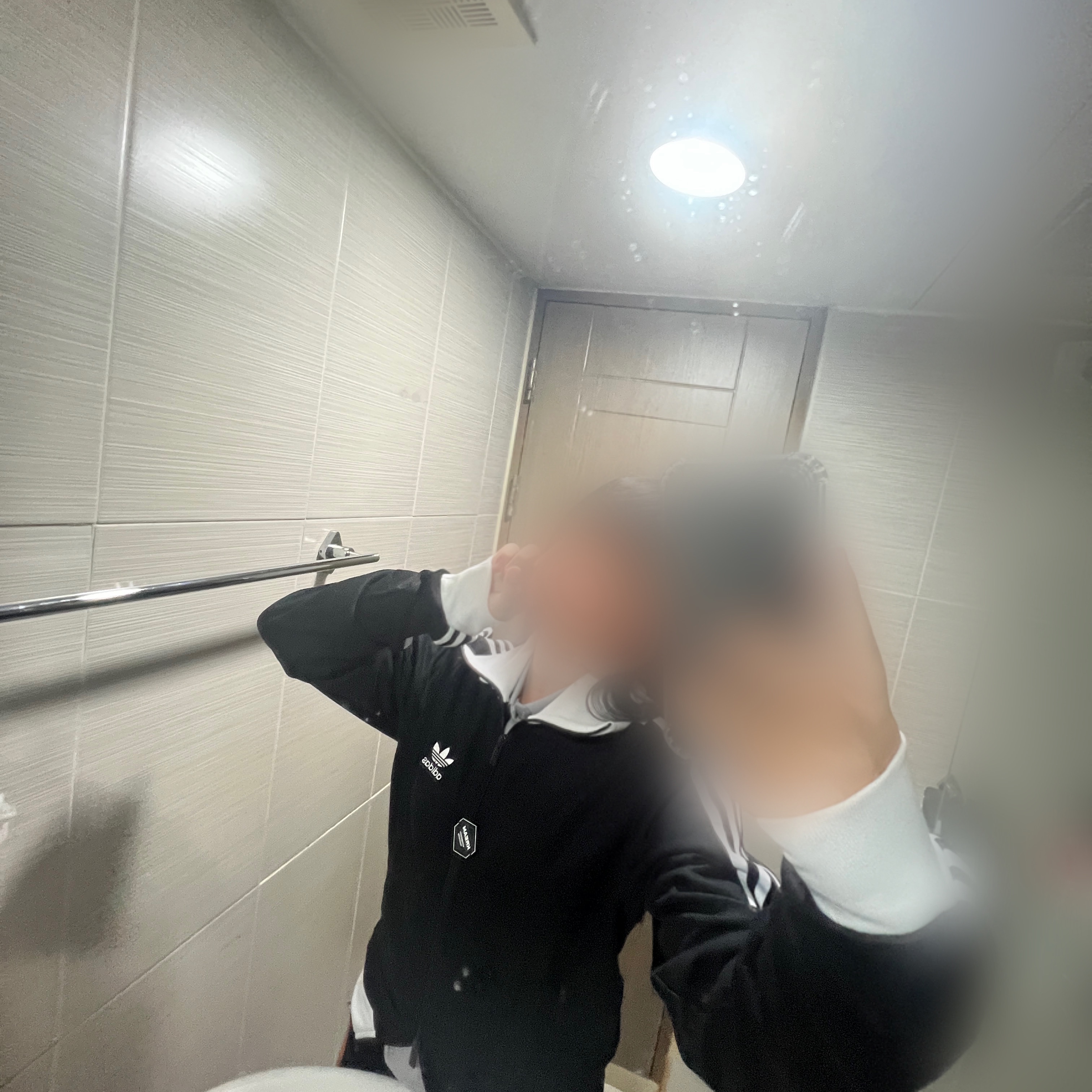 타이트 하게 입고싶으면 무조건 xs | KREAM