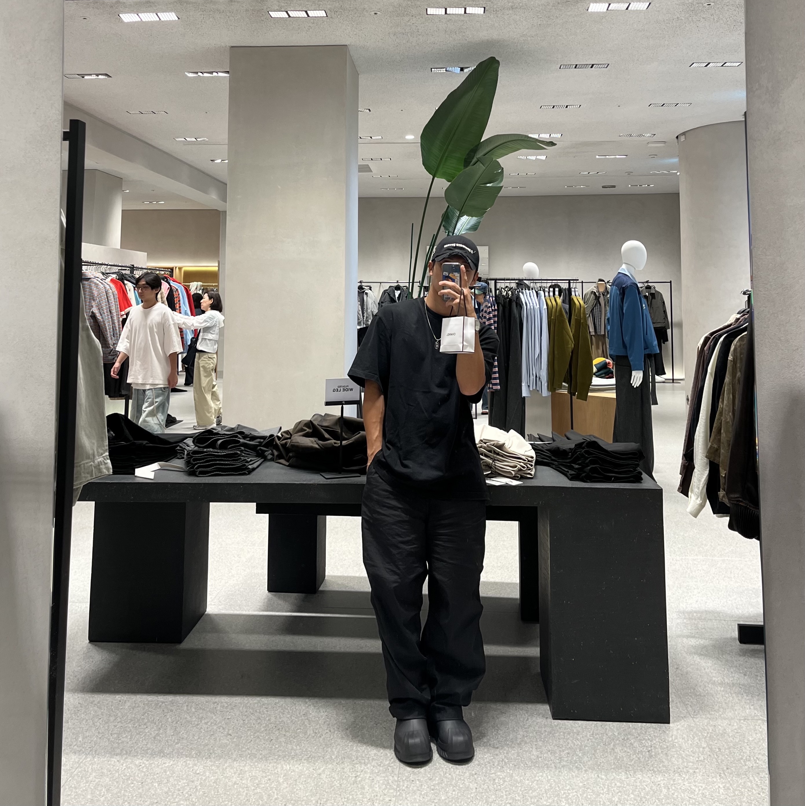 이규탁 (@gyutark) 님의 게시물 | KREAM