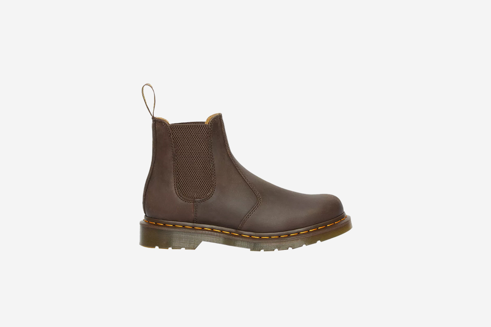 닥터마틴 2976 YS 크레이지 홀스 레더 첼시 부츠 다크 브라운 | Dr. Martens | KREAM