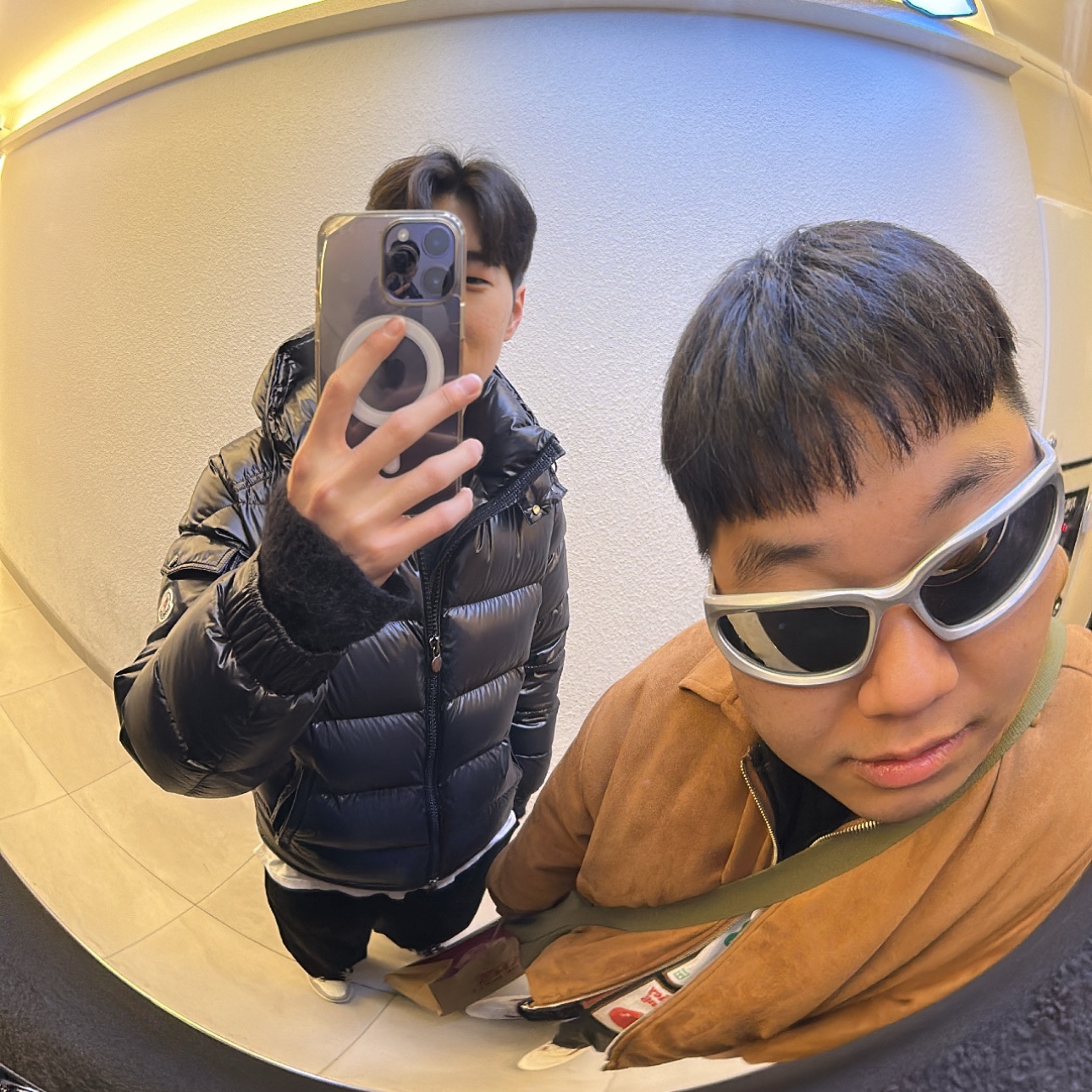 bbbb5665 (@rhuirk) 님의 게시물 | KREAM