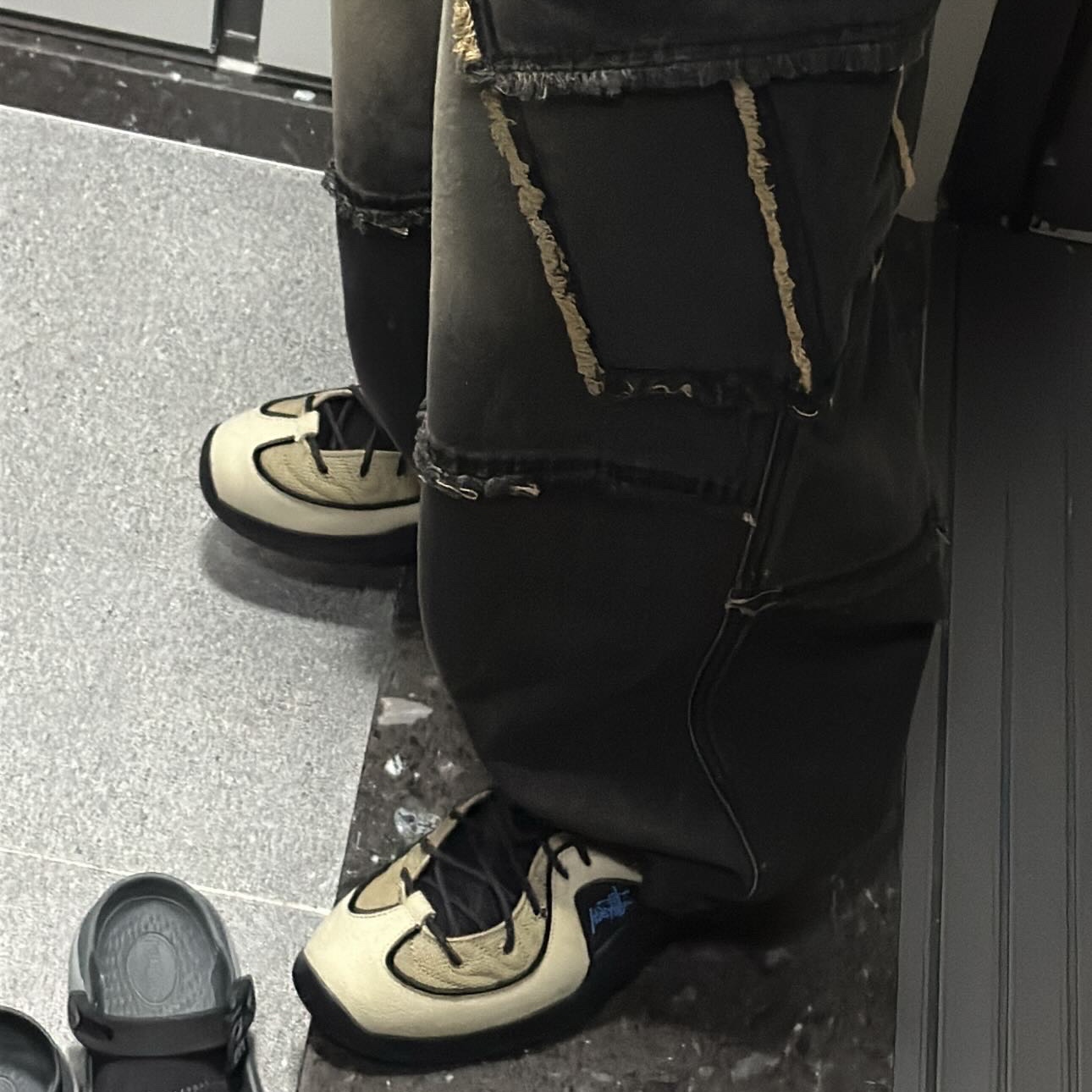 bbbb5665 (@rhuirk) 님의 게시물 | KREAM