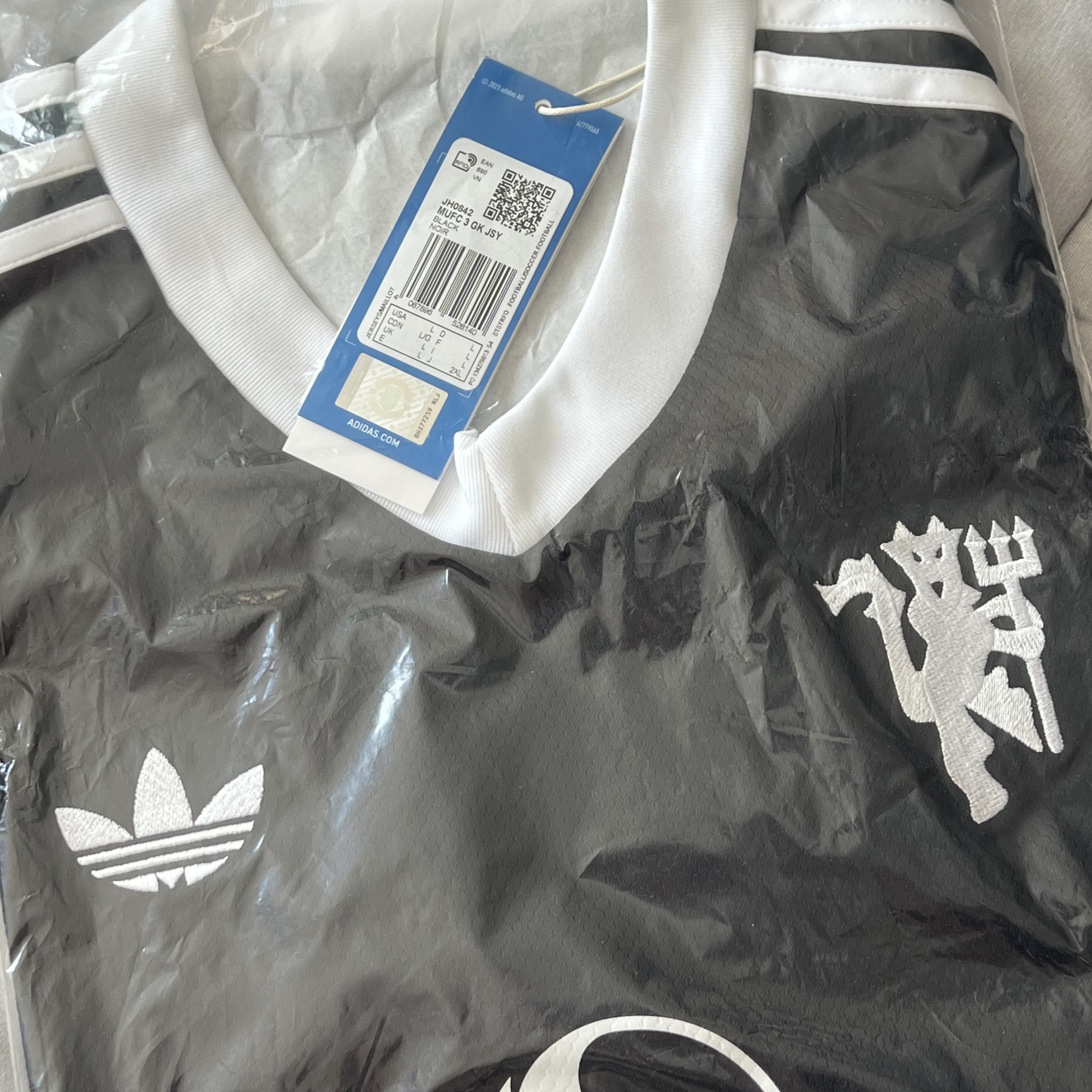 히비히비히빕힙 (@_uuth) 님의 게시물 | KREAM