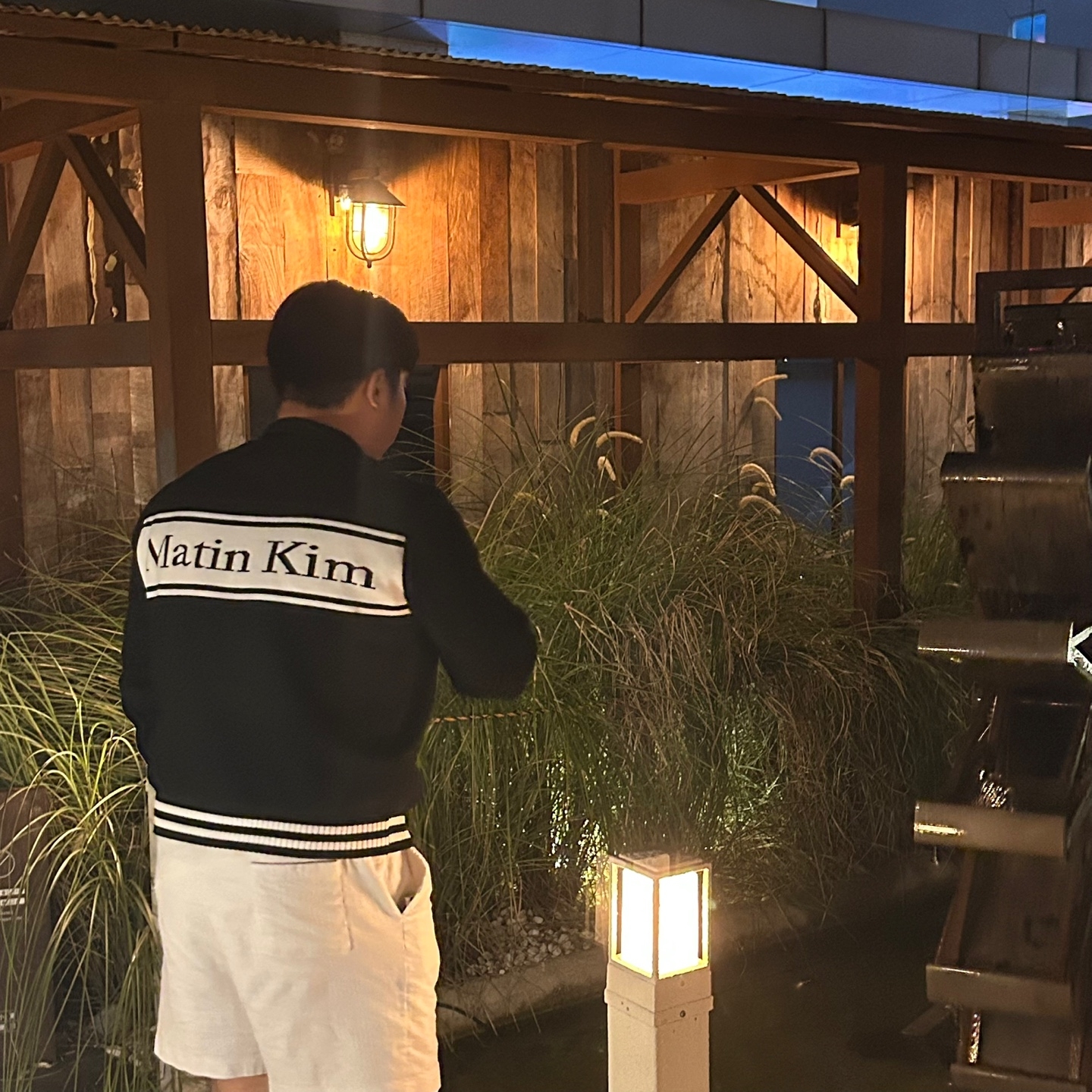 아직입기에는 살짝 더운듯 | KREAM