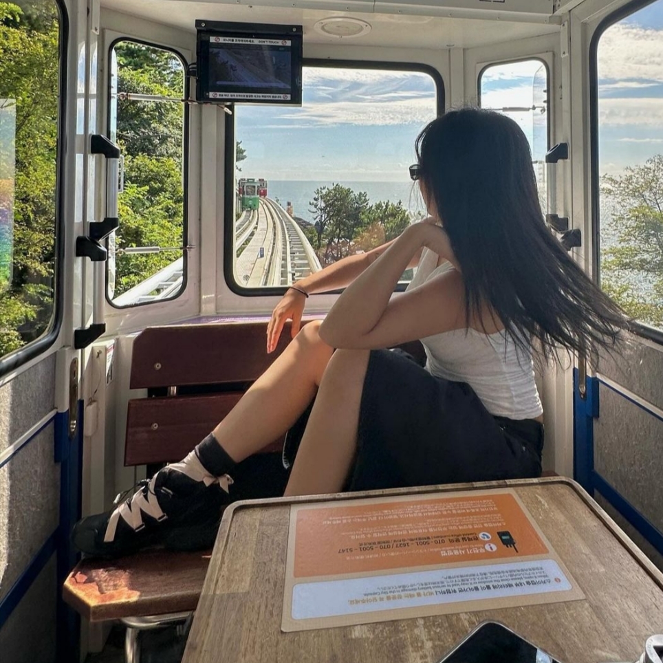 (@newnormal) 님의 게시물 | KREAM