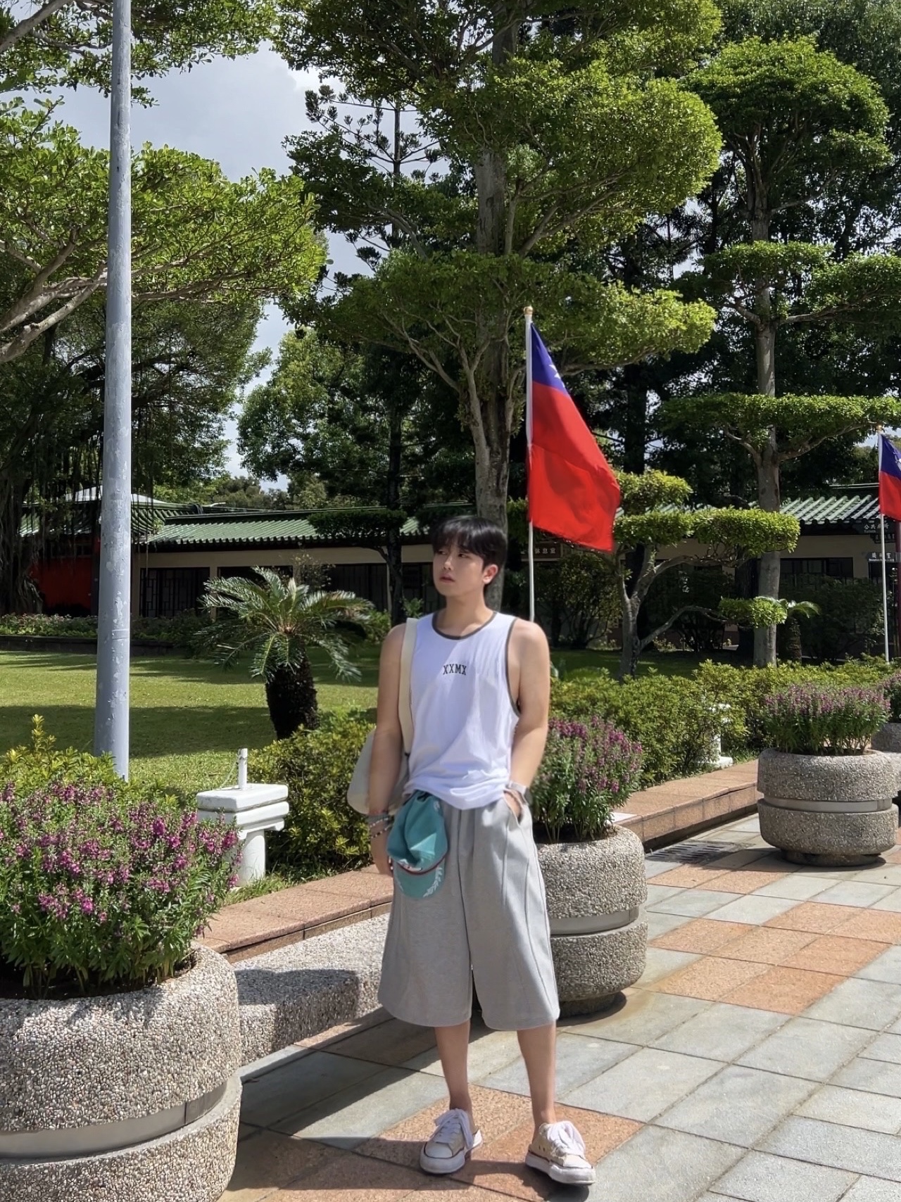 (@lv_o4_e) 님의 게시물 | KREAM