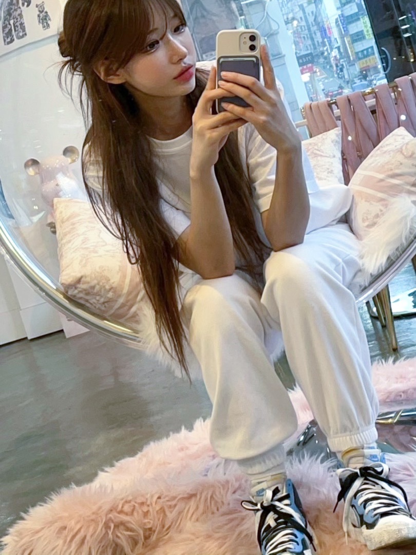 나야나 (@btbbx) 님의 게시물 | KREAM