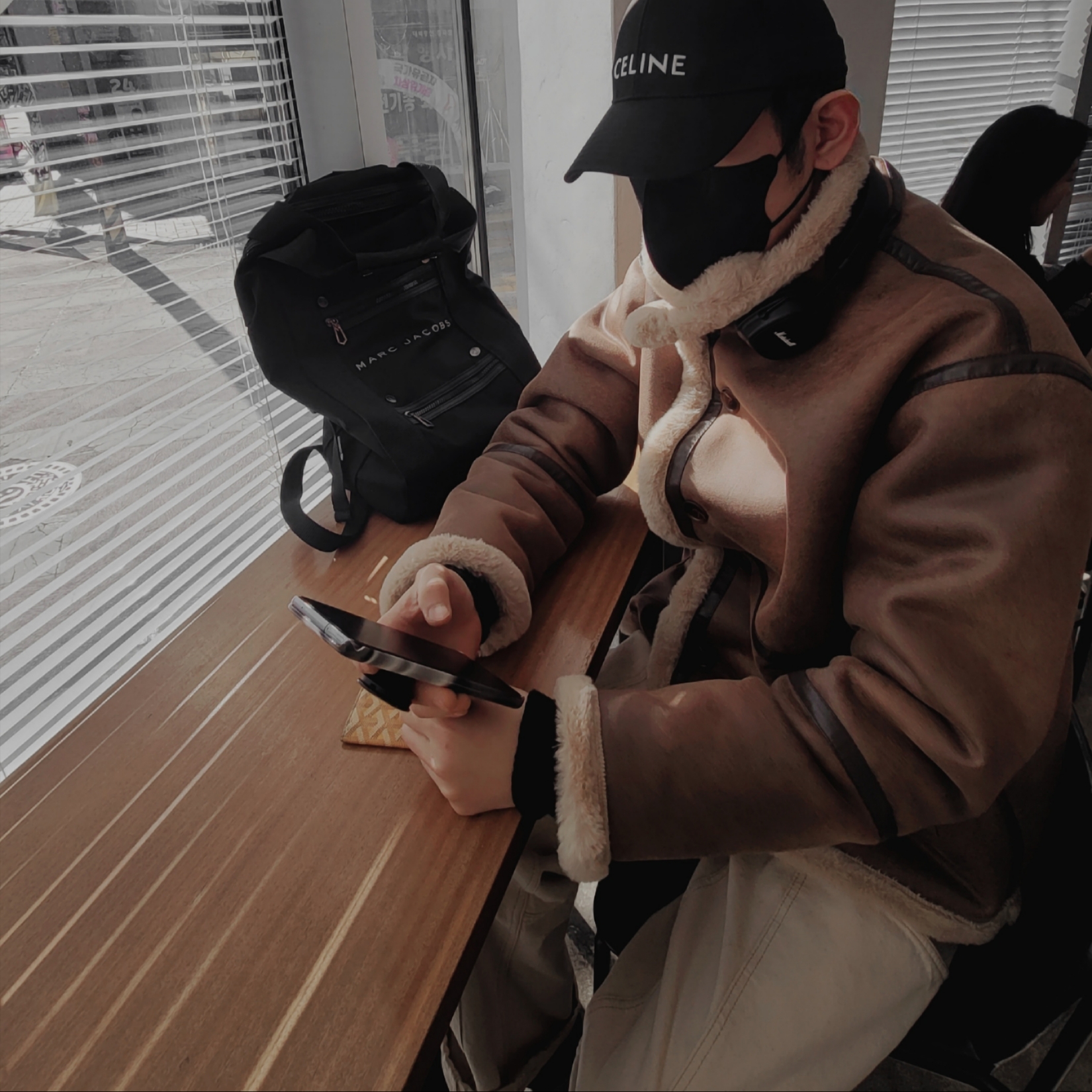 인간 (@radiant____) 님의 게시물 | KREAM