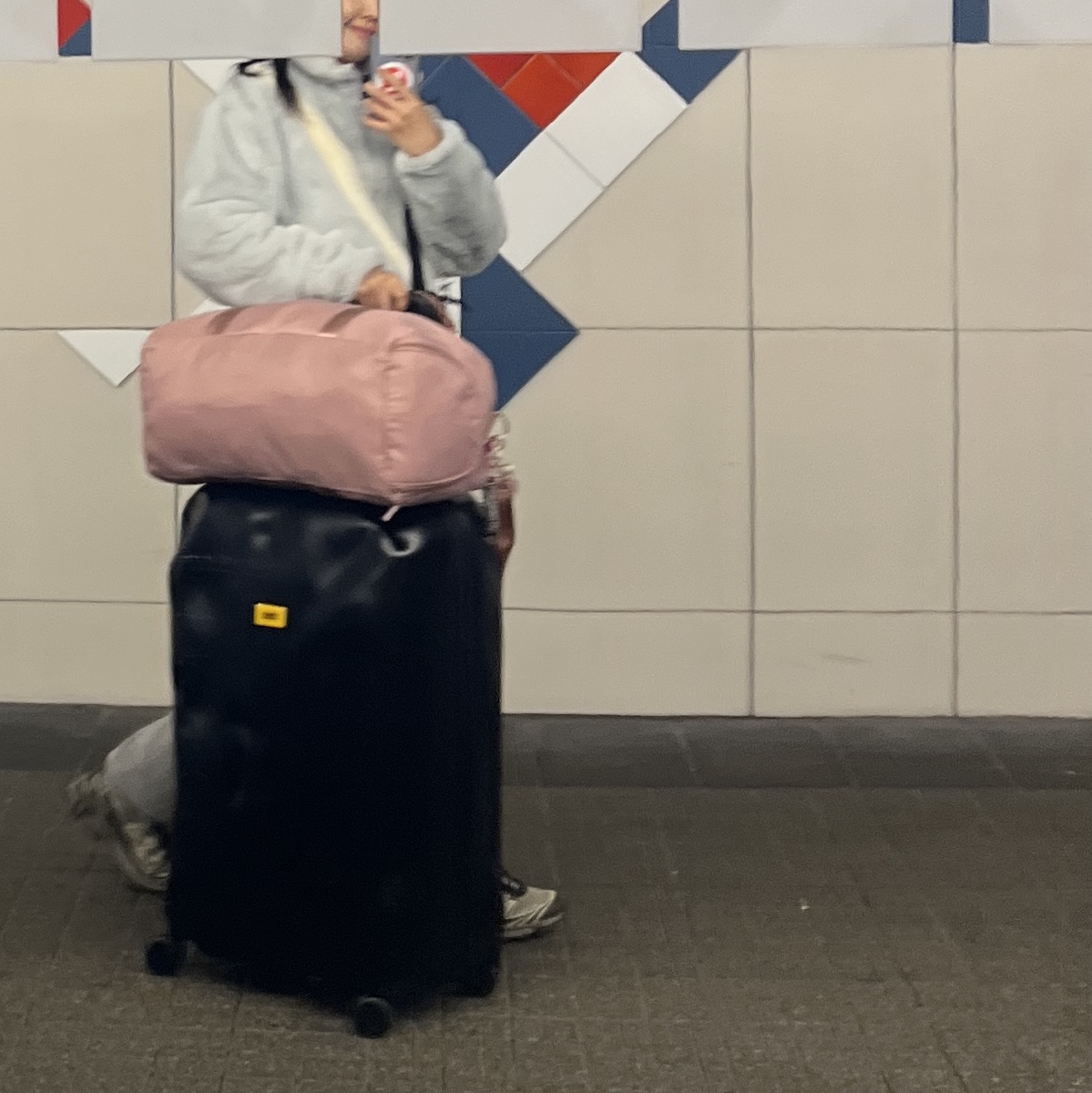 존예템 탐색기 (@zonyeah) 님의 게시물 | KREAM