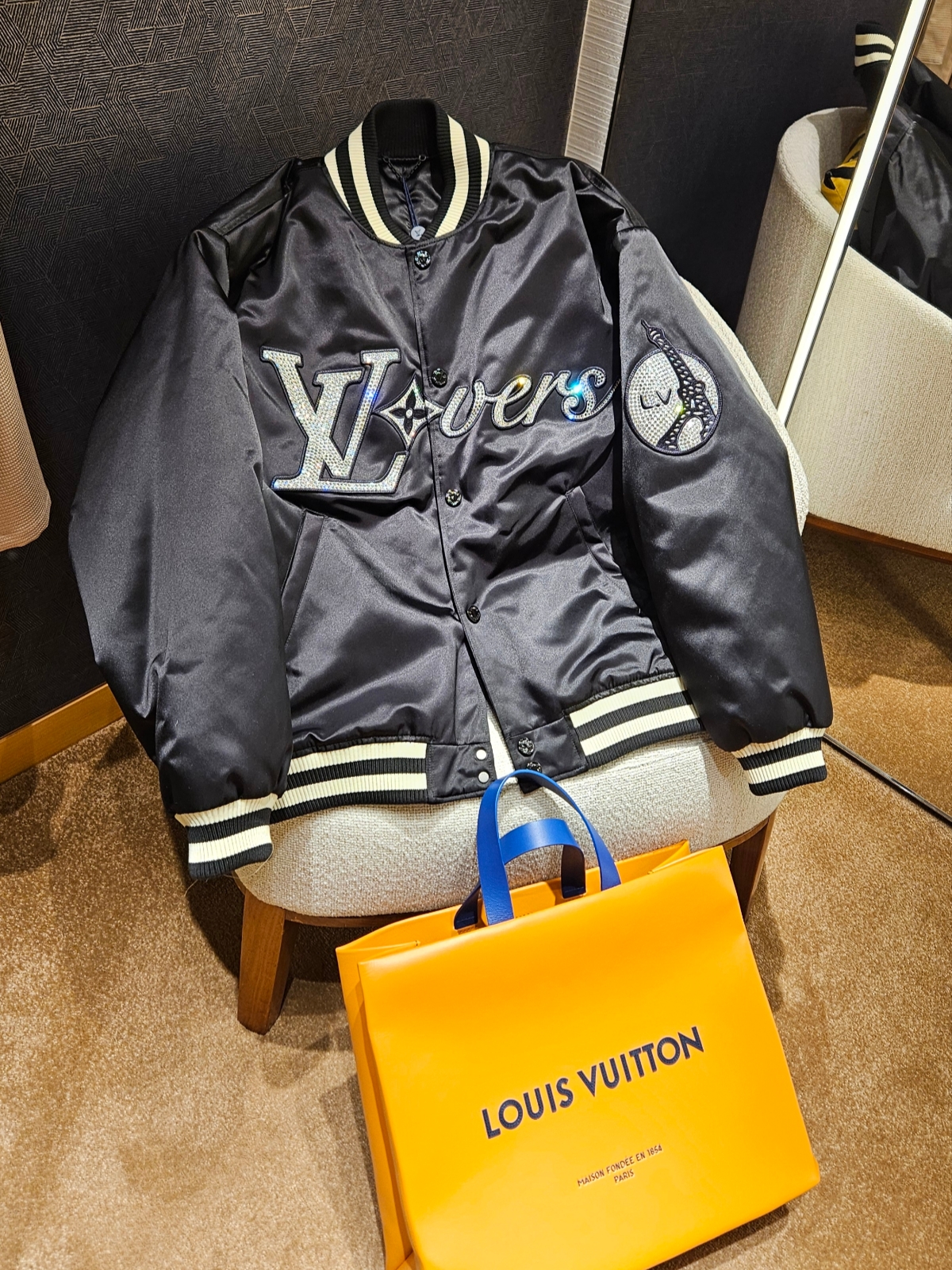 LV 24SS 원픽인 자켓과 쇼퍼백 | KREAM