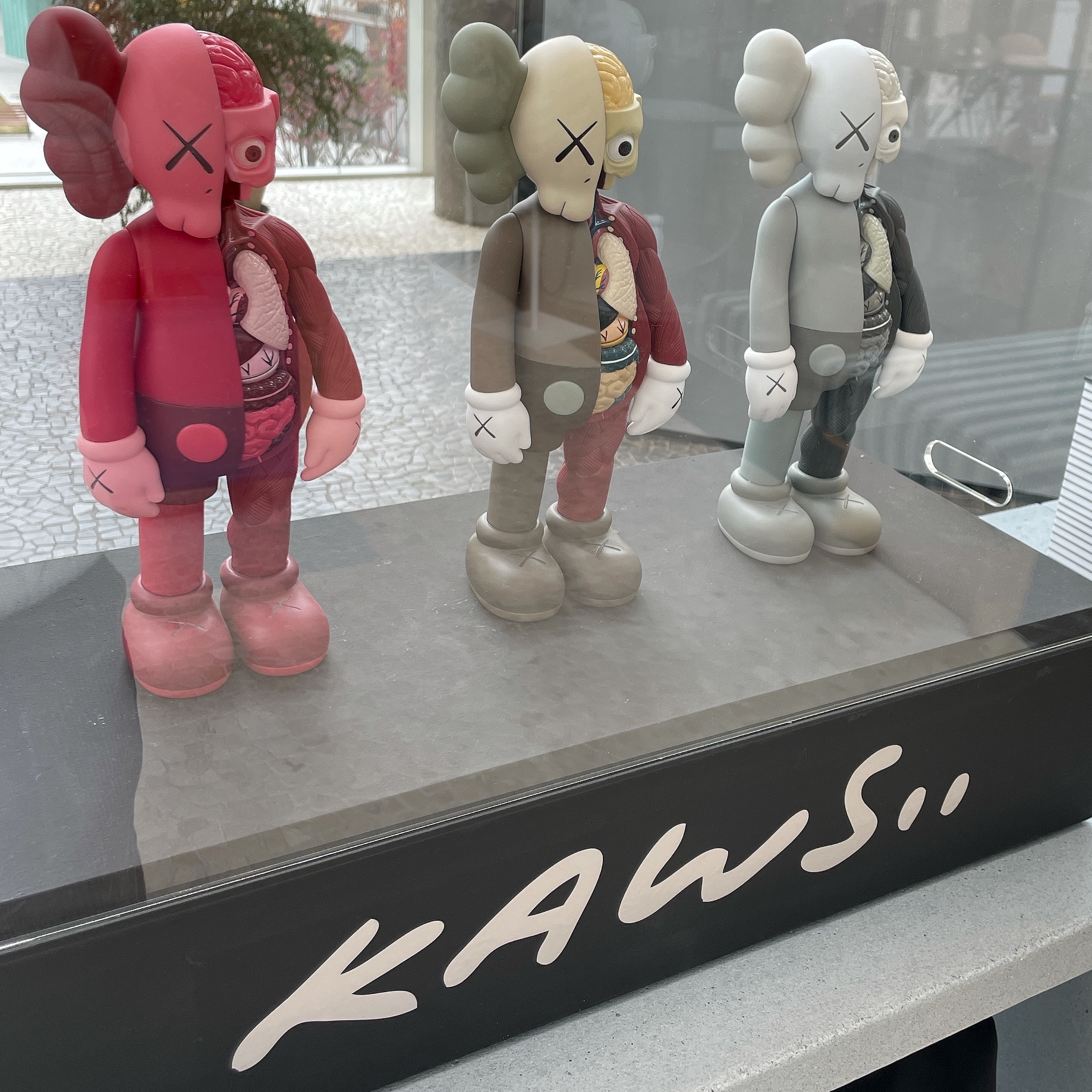 존예템 탐색기 (@zonyeah) 님의 게시물 | KREAM