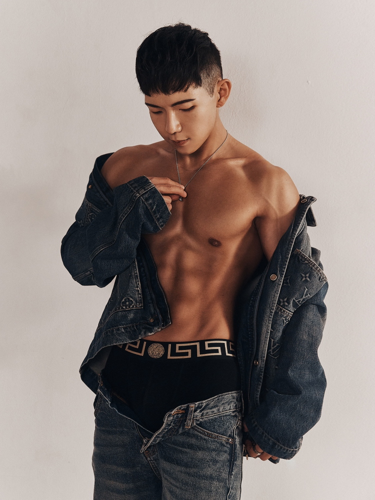 AI BOI (@ai_boi_lol) 님의 게시물 | KREAM