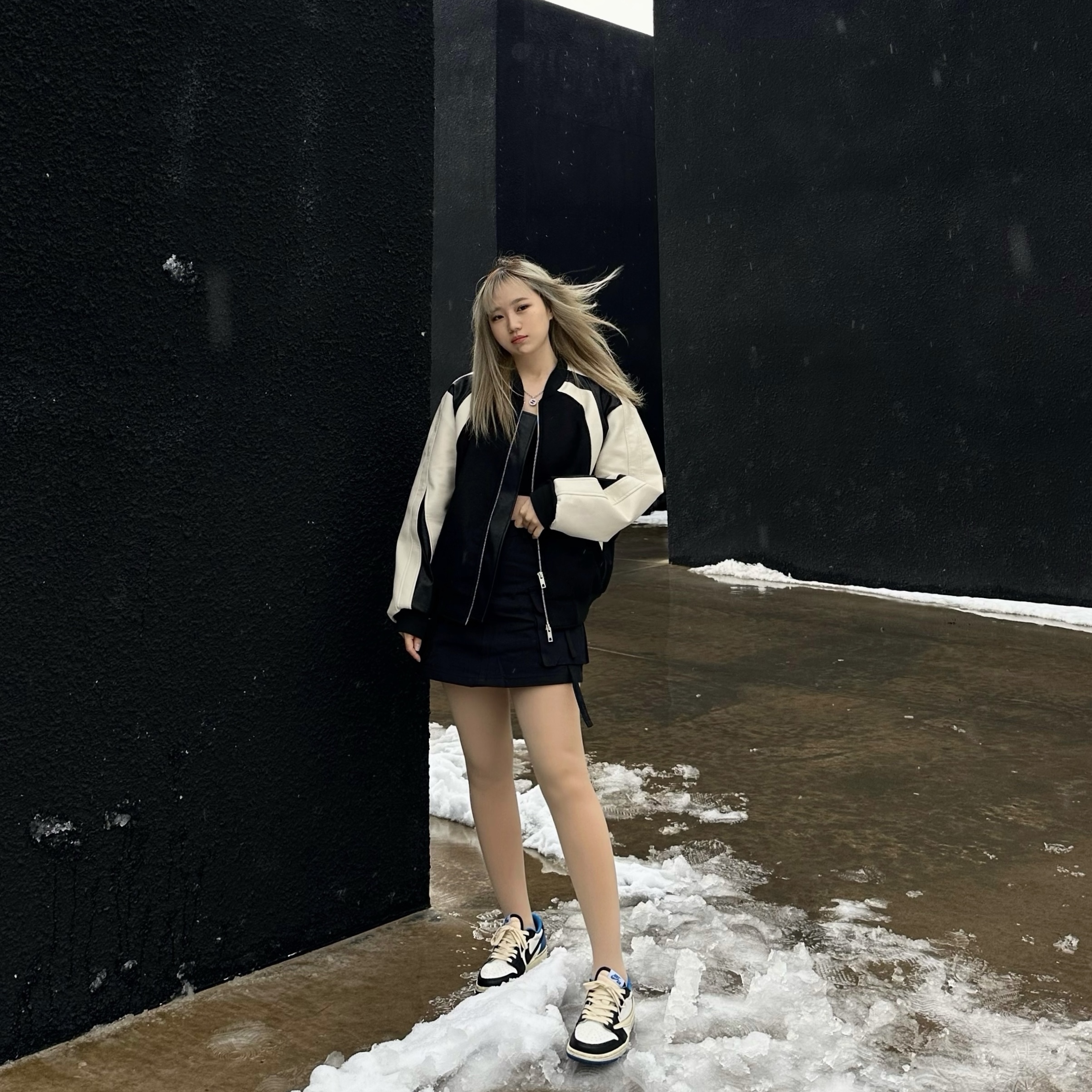 두나 (@_d2_n4) 님의 게시물 | KREAM