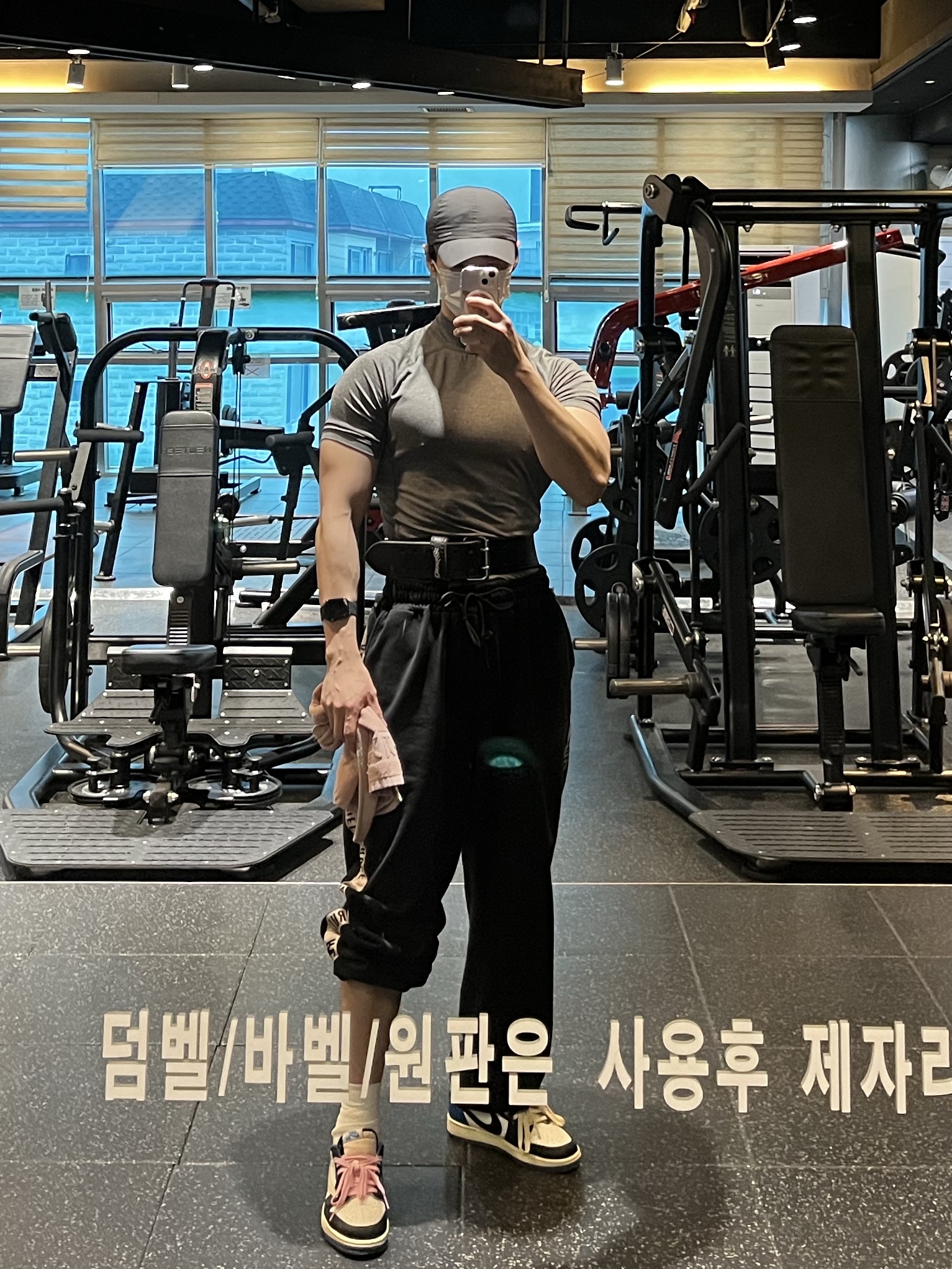 에휴2주스쿼트못함🤕 | KREAM