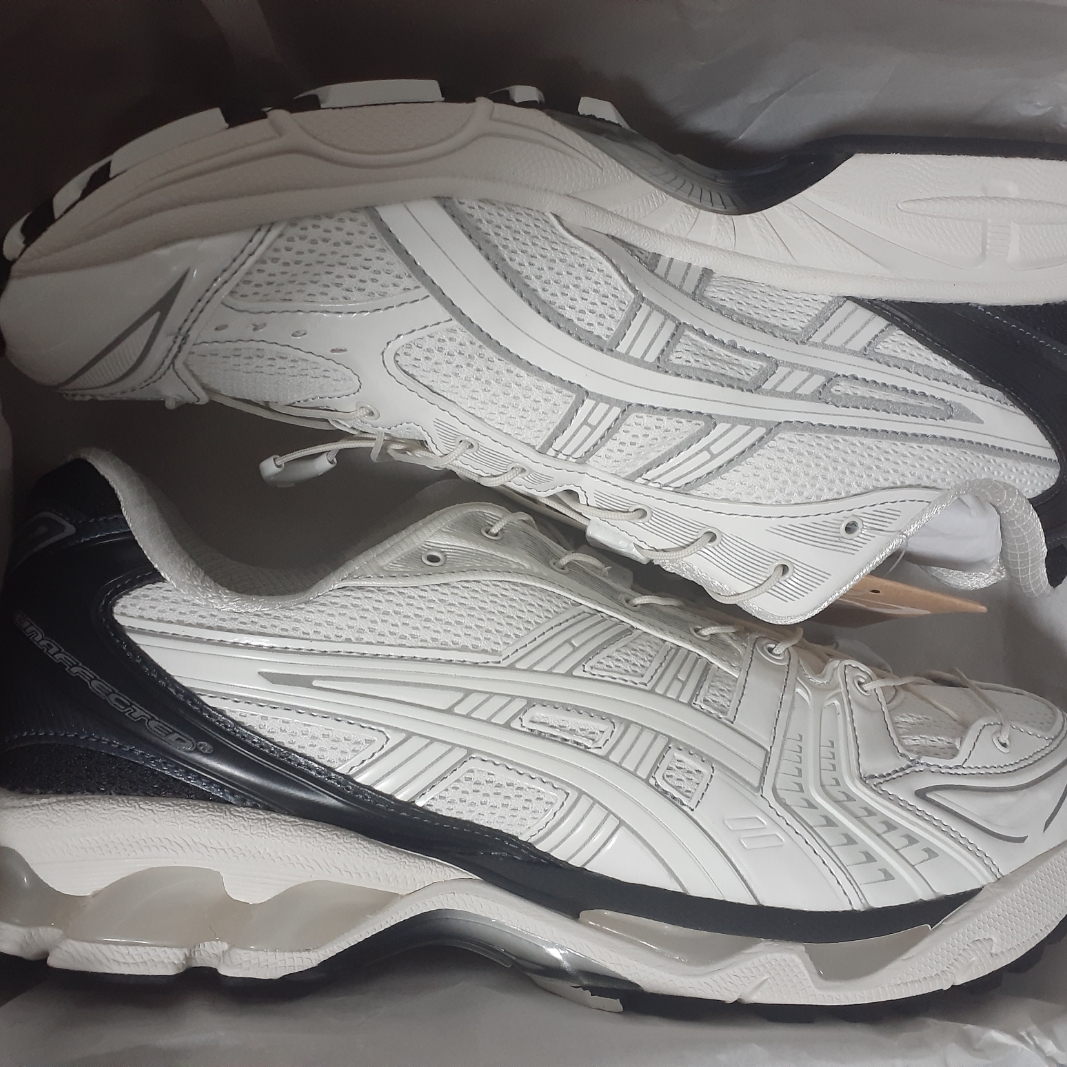 (@macaronron) 님의 게시물 | KREAM