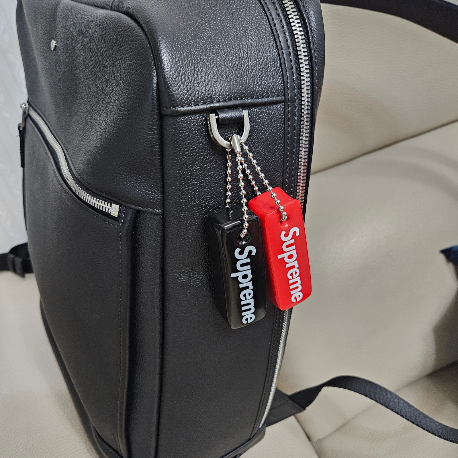 Supreme Keychain | KREAM