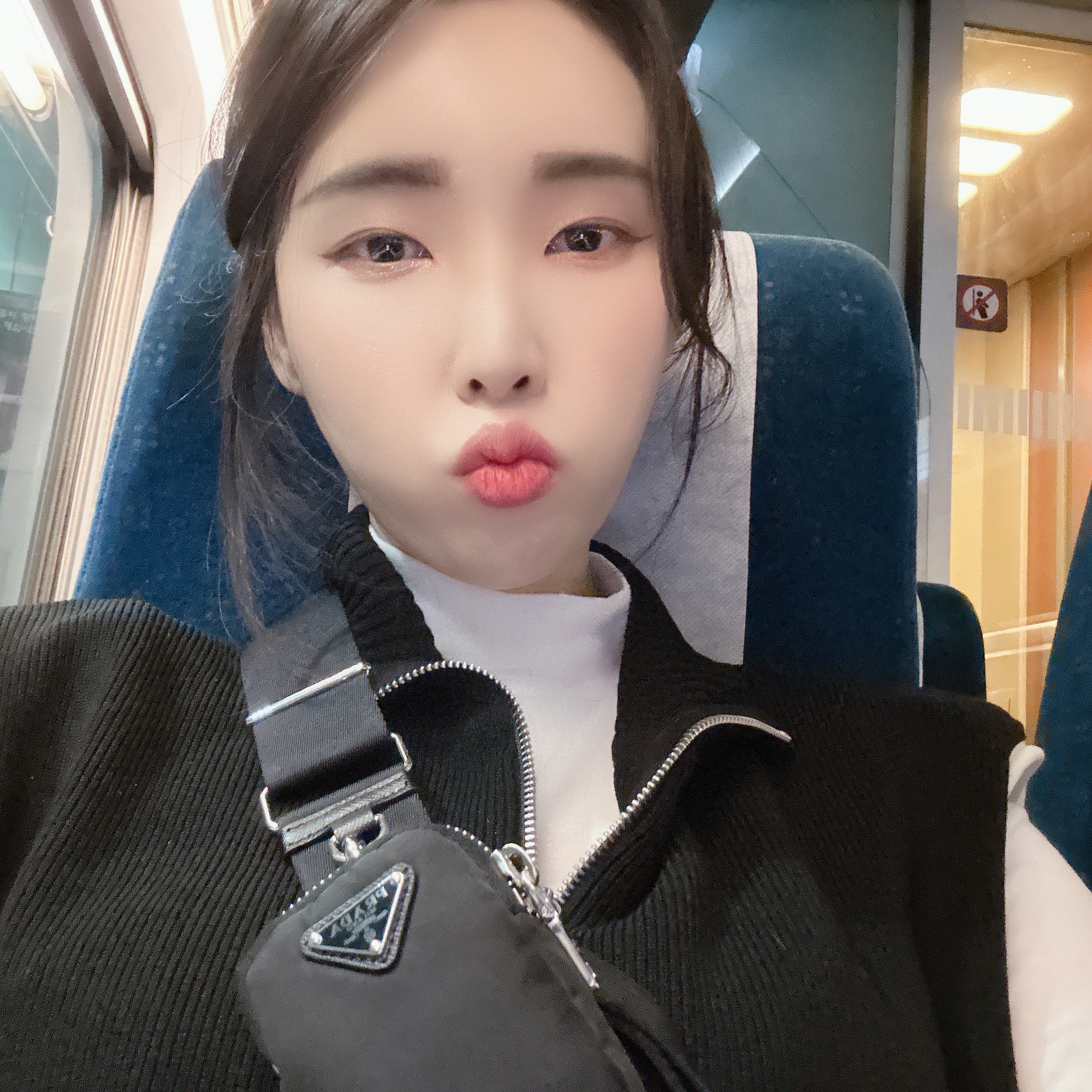 이수아 (@lee____sua) 님의 게시물 | KREAM