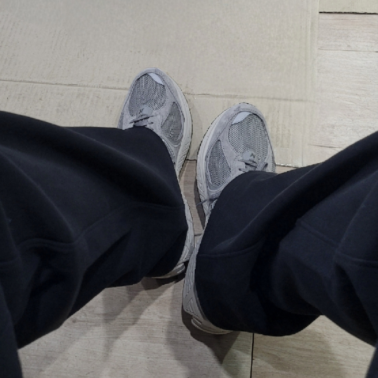 뉴발 2002 그레이 | KREAM