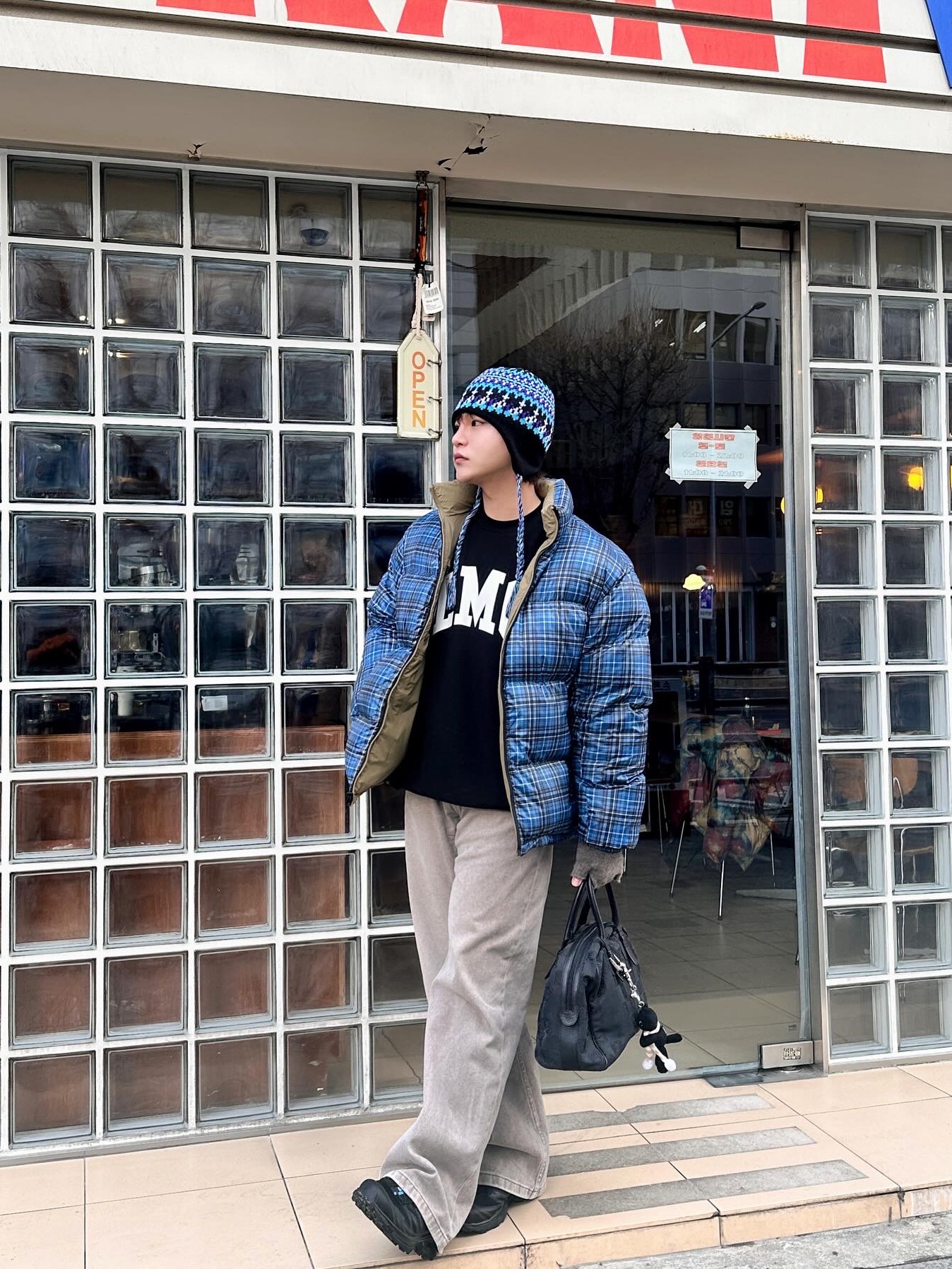 추울땐 이어 플랩 비니🩵 | KREAM