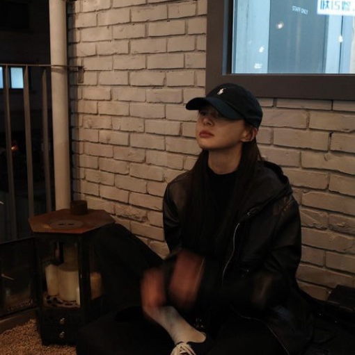 요 감성낭낭한 분위기 | KREAM