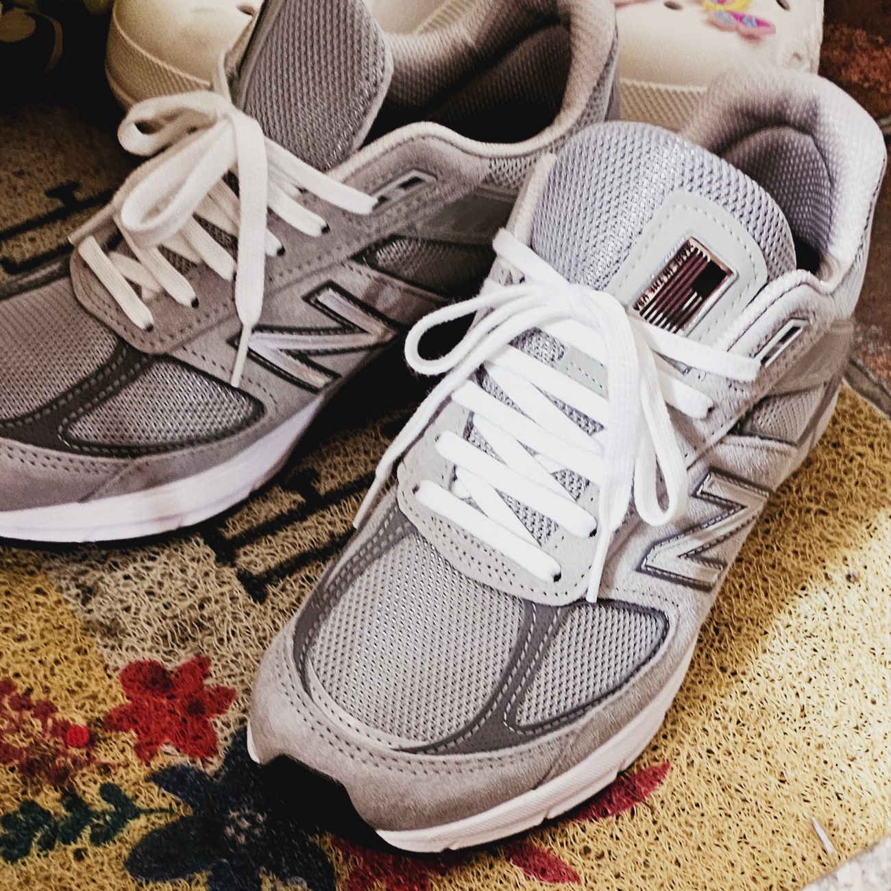 어떤 옷과도 잘어울리는 뉴발 990👍 | KREAM