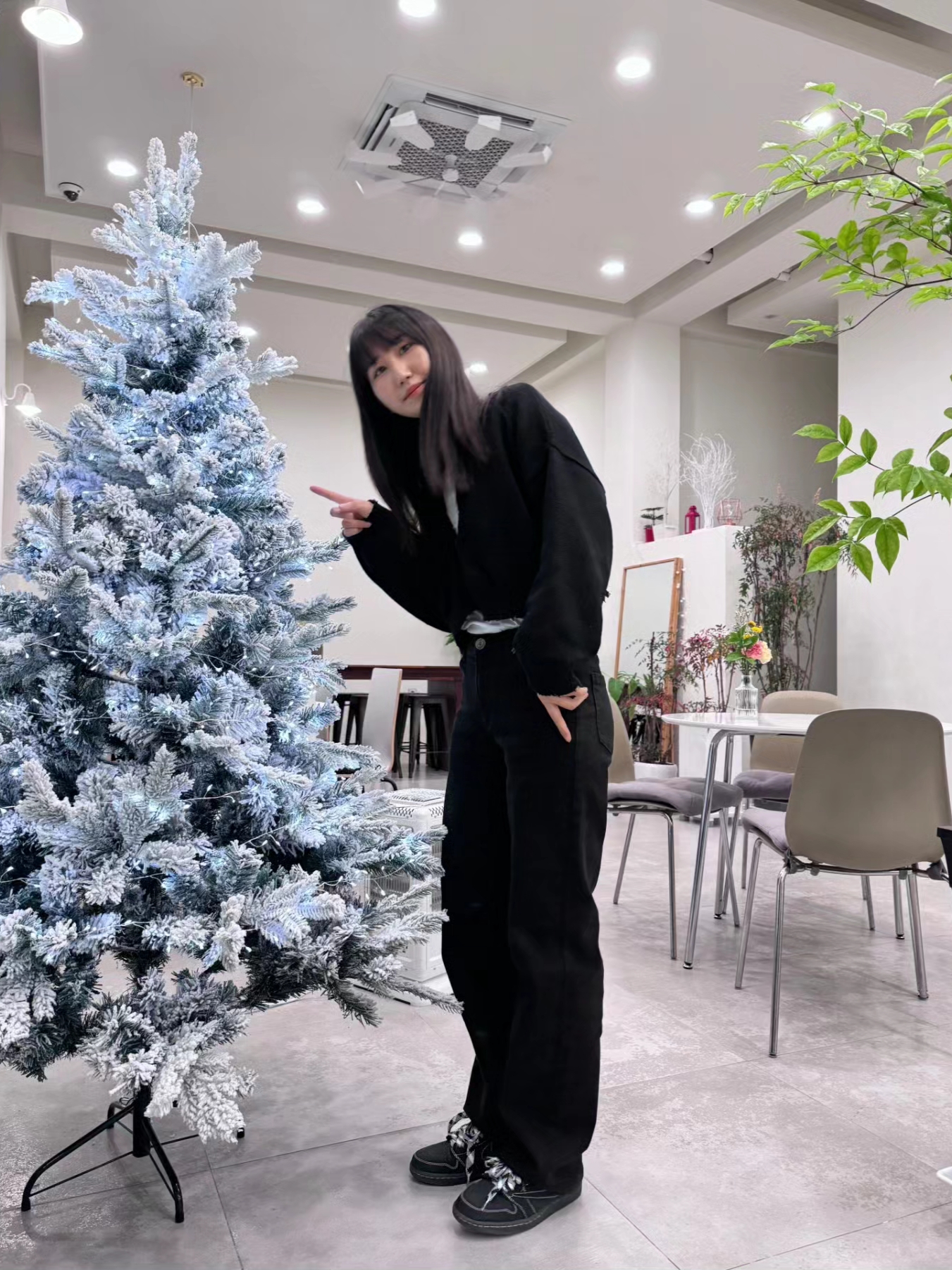 올블랙 봄코디 | KREAM