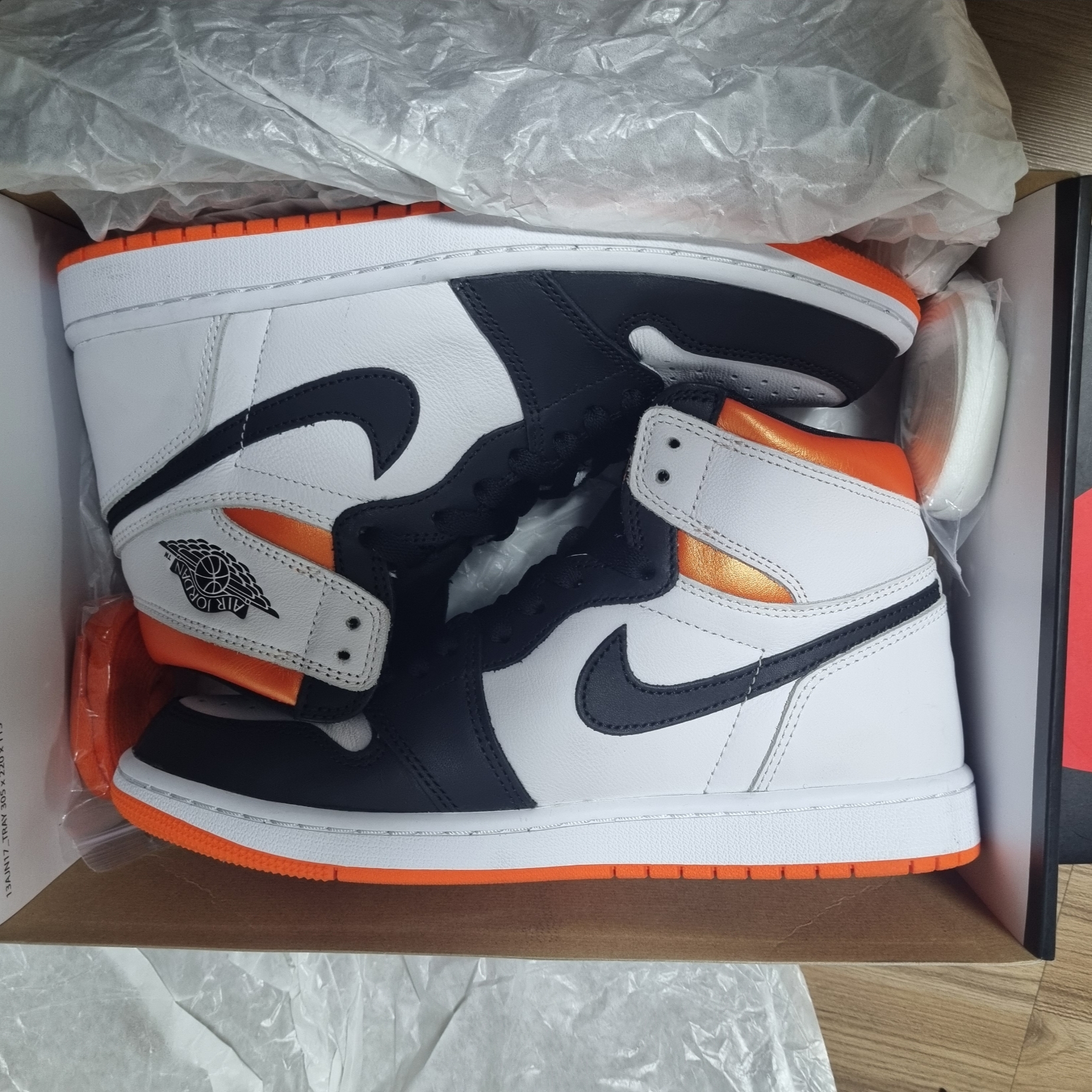 일렉트로 오렌지260 새상품급 팔아요 | KREAM