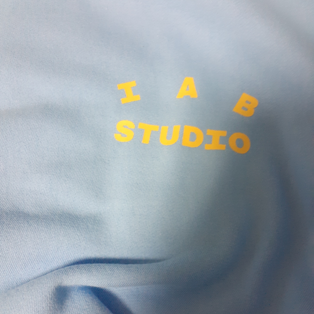 (@macaronron) 님의 게시물 | KREAM