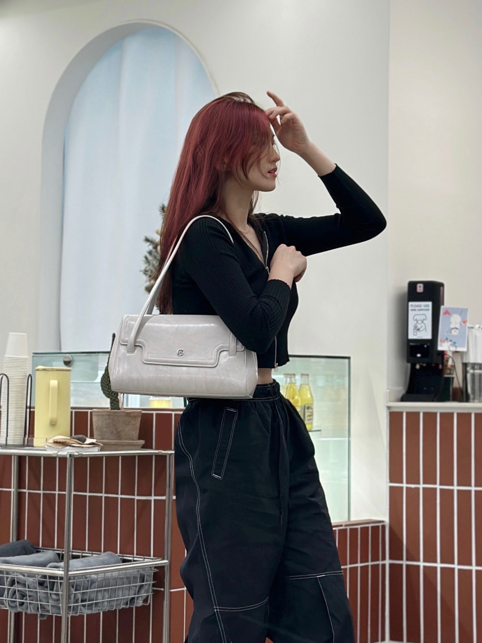 🤍🖤🩶 | KREAM