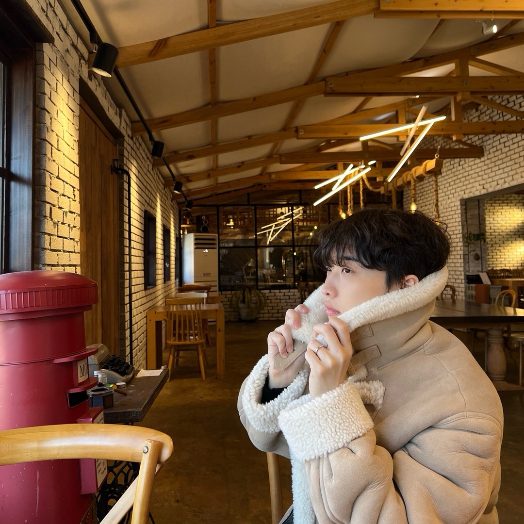 겨울엔 무스탕탕탕 _ IRO | KREAM