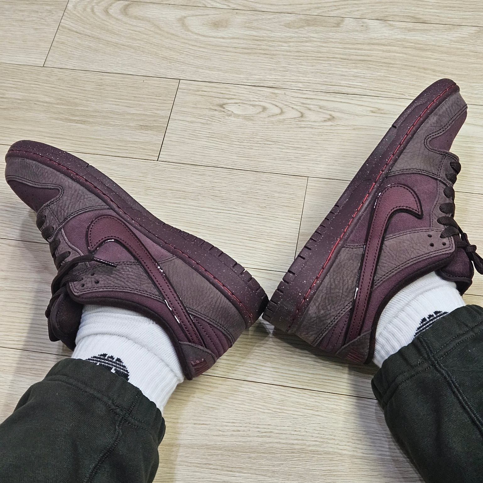 고급스런 자주색 꼬까신 | KREAM