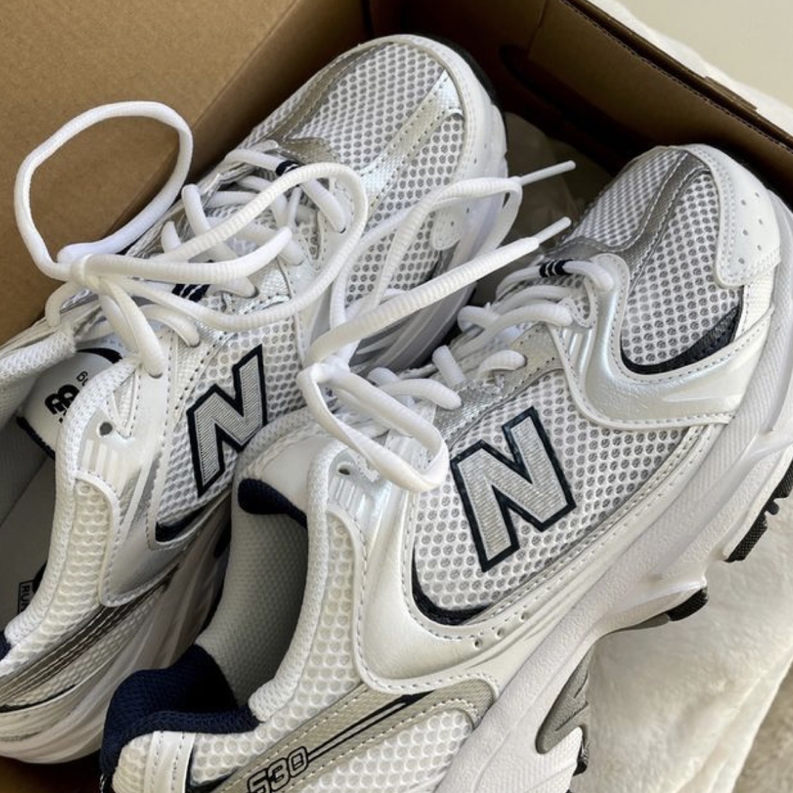 235-240 걸치는 사이즈 | KREAM