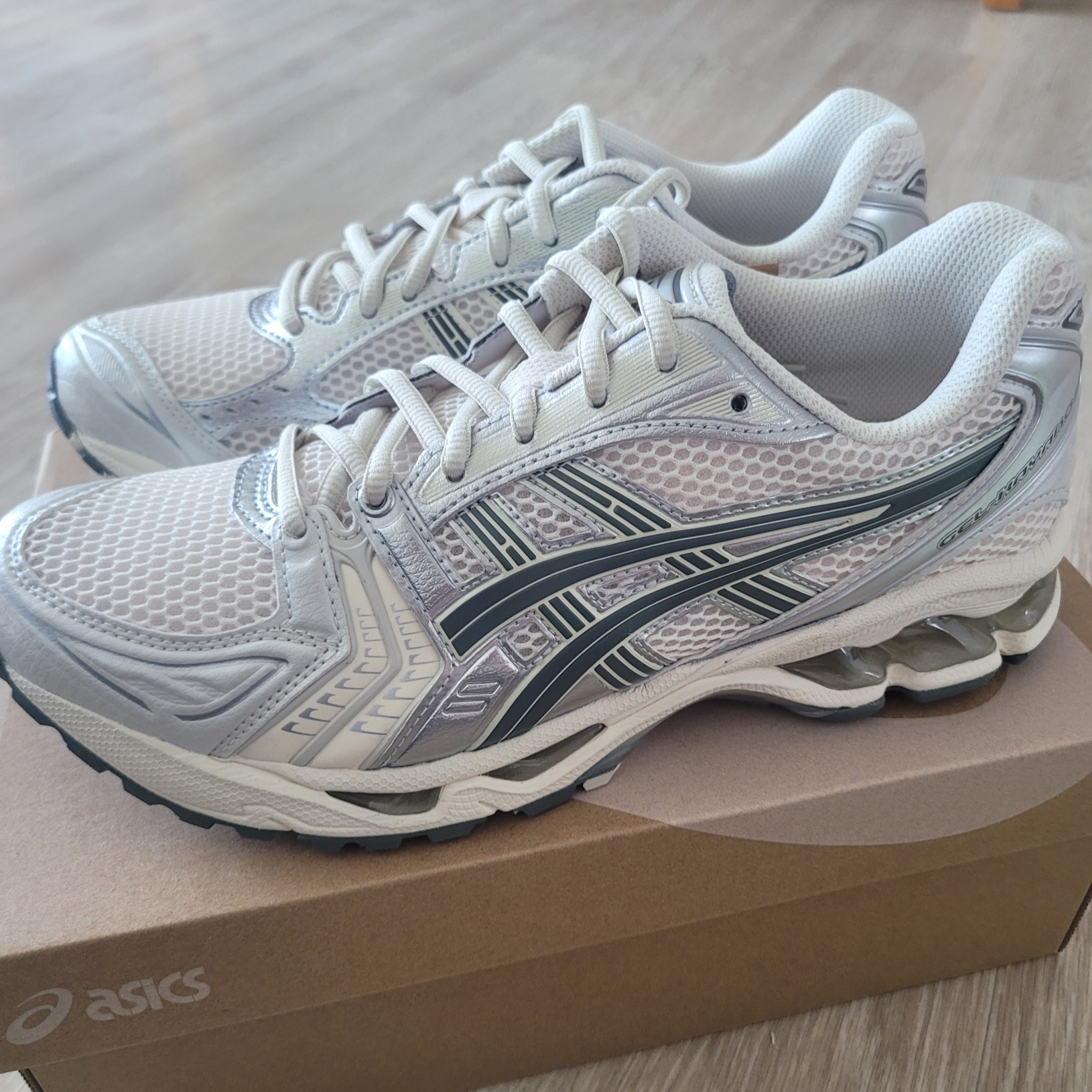 이재홍 (@hong3023) 님의 게시물 | KREAM