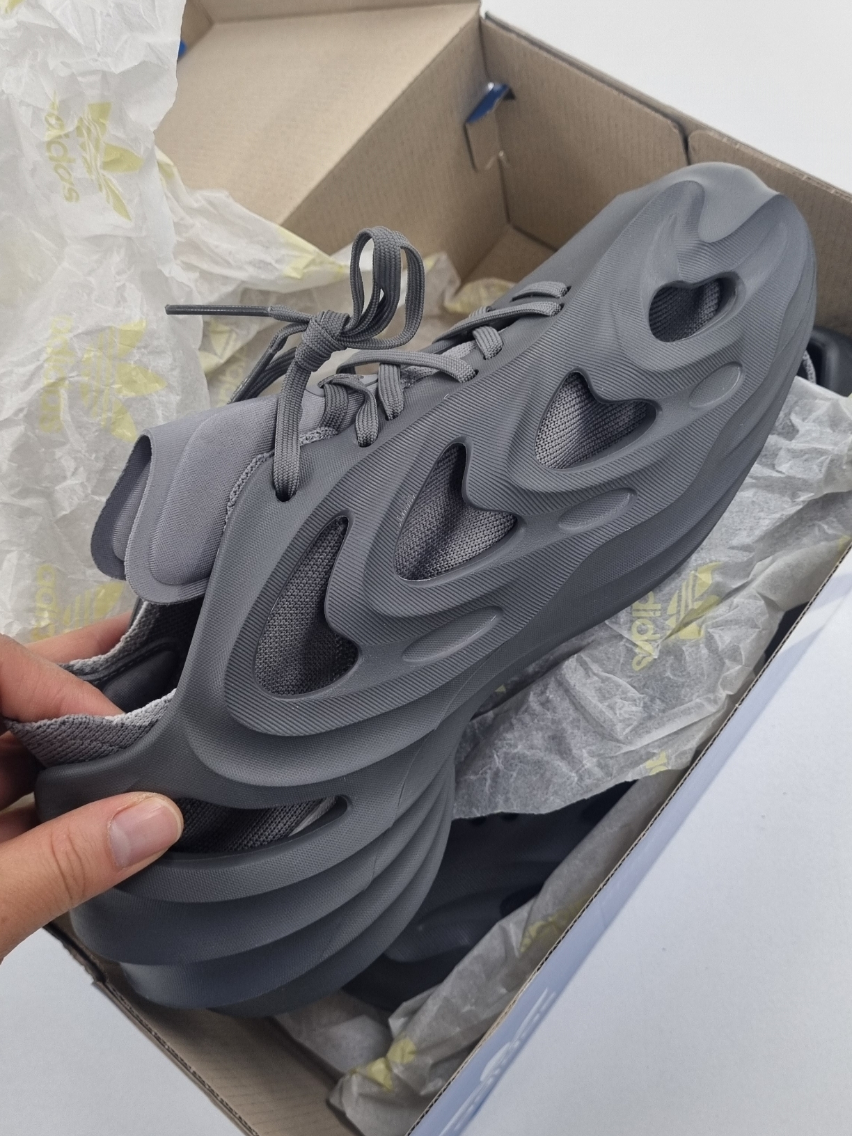 아디폼Q 오르기전에 get | KREAM