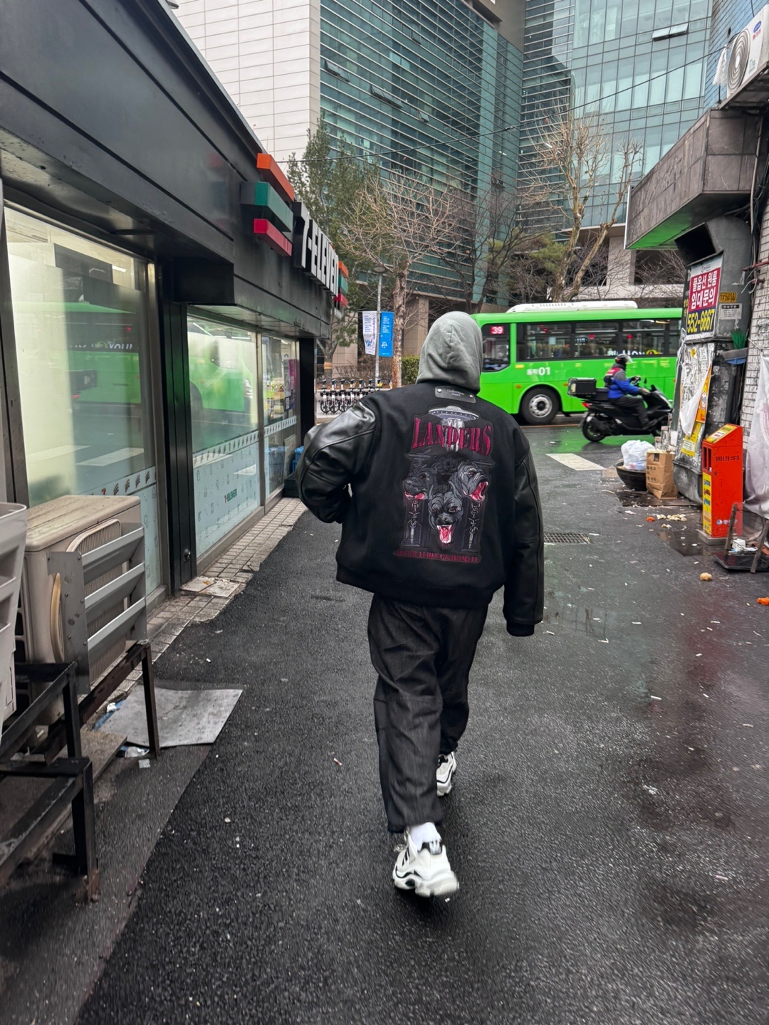 날이 넘 추어용..☔️ | KREAM