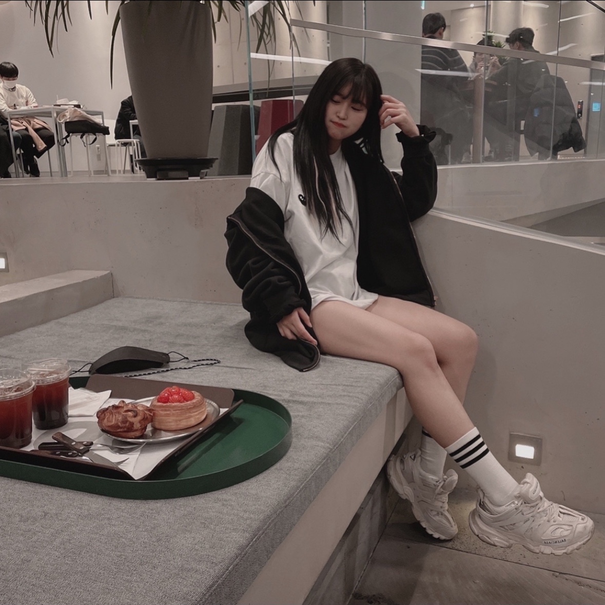 그럴 때마다 | KREAM