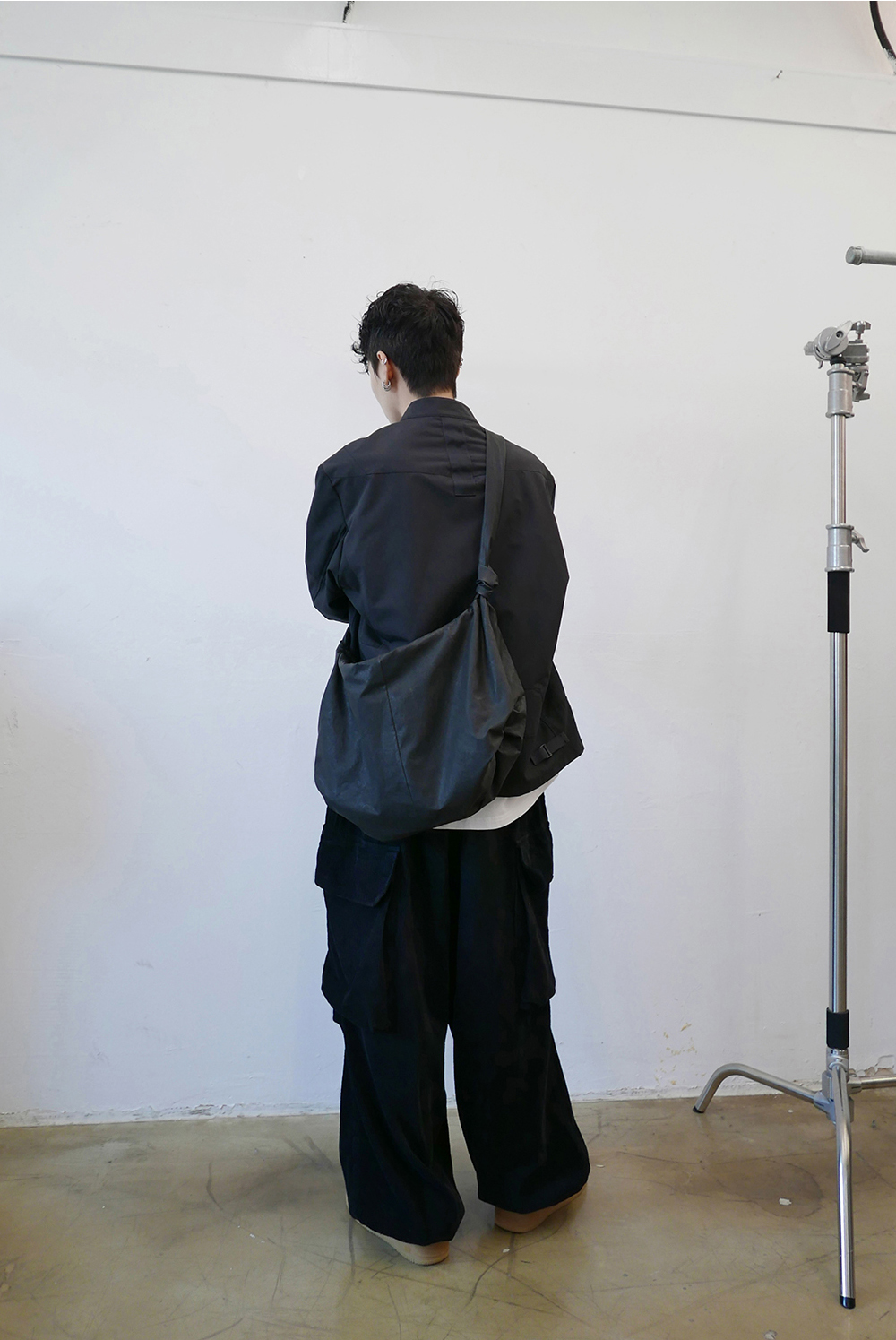 무부 그래파이트 크로스백 | MOU VOUS | KREAM