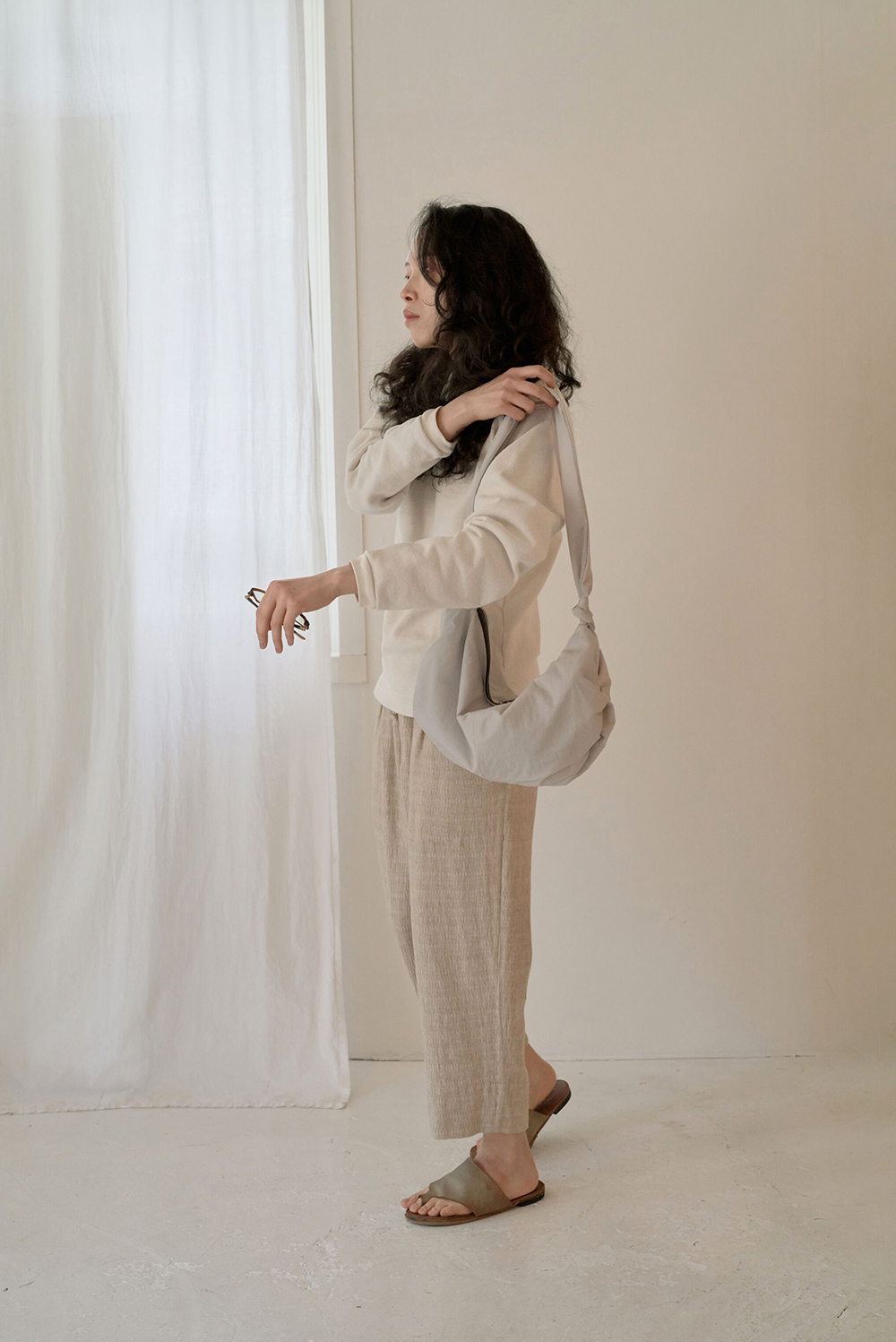 무부 포그 레이어드 슬링 크로스백 시에나 | MOU VOUS | KREAM