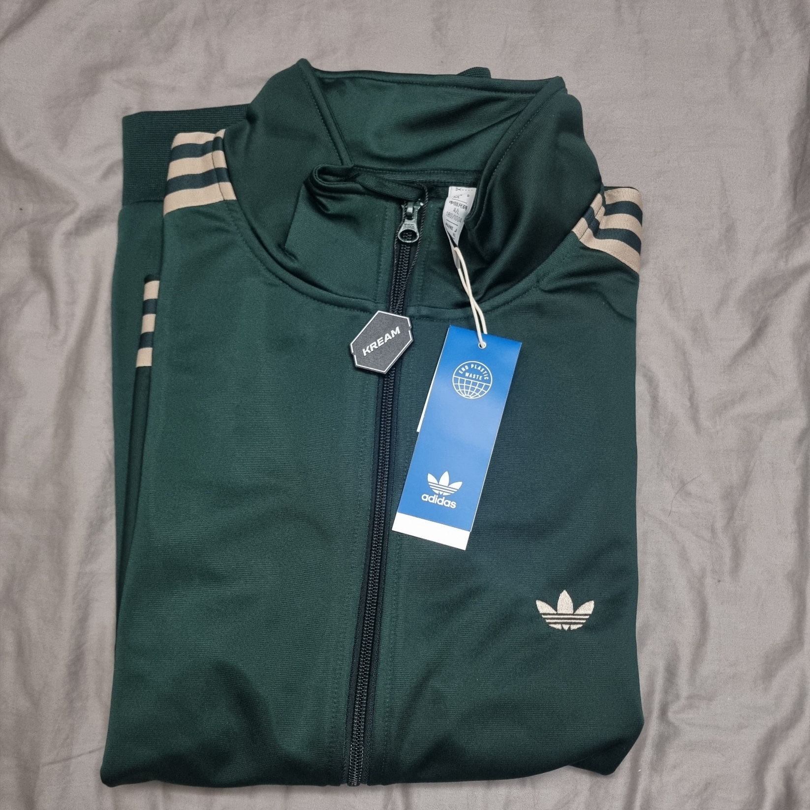 군써니 (@goonsun) 님의 게시물 | KREAM