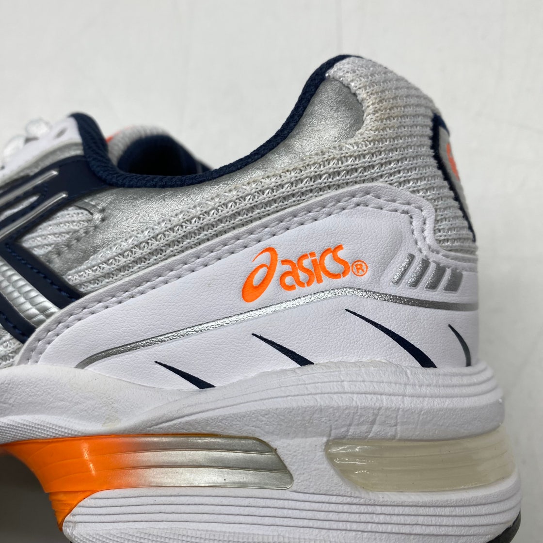 (W) 아식스 젤 1090 화이트 미드나잇 | KREAM