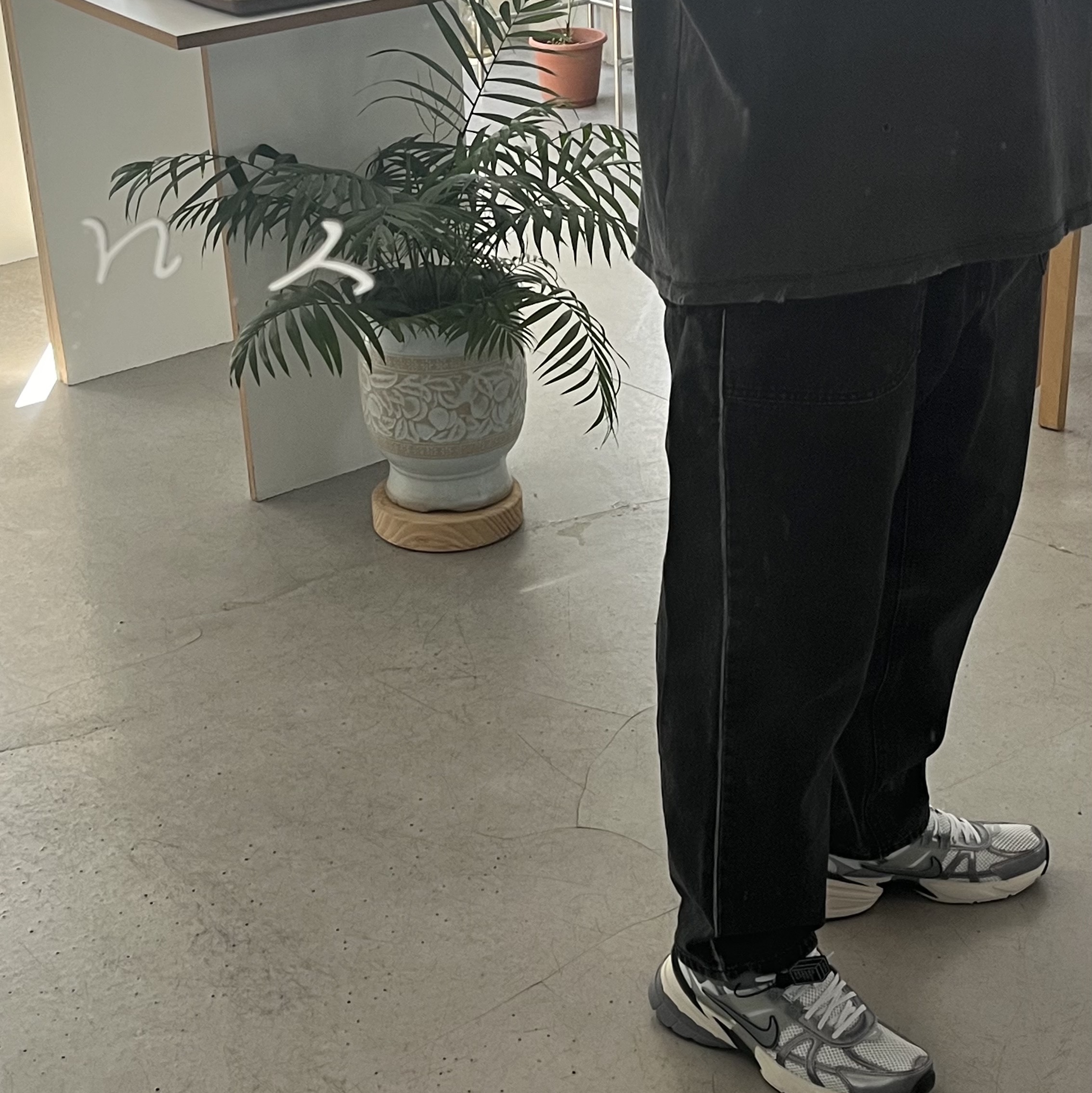 나이키V2K 가벼워 | KREAM