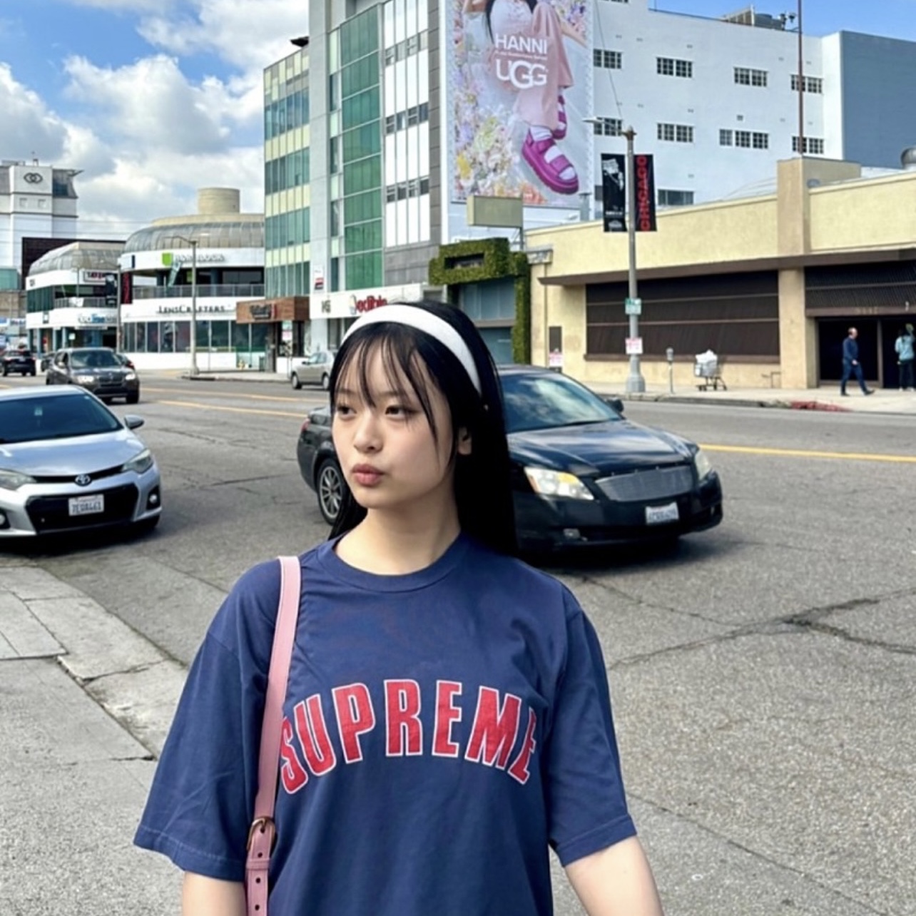 뉴진스 하니 슈프림 반팔 | KREAM